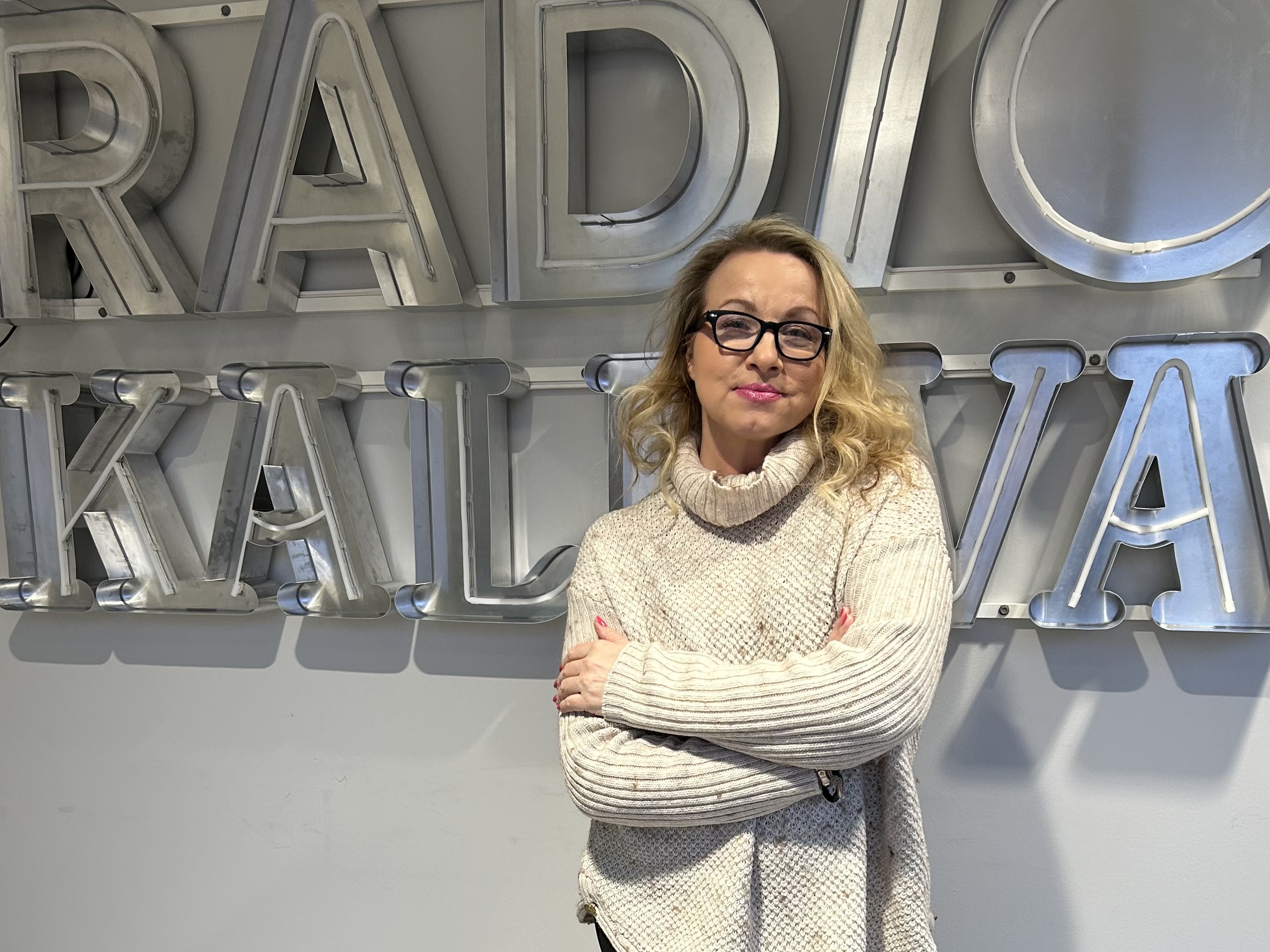 Anne Roth kertoo useille ihmisille rakastavansa heitä, mutta vielä ...