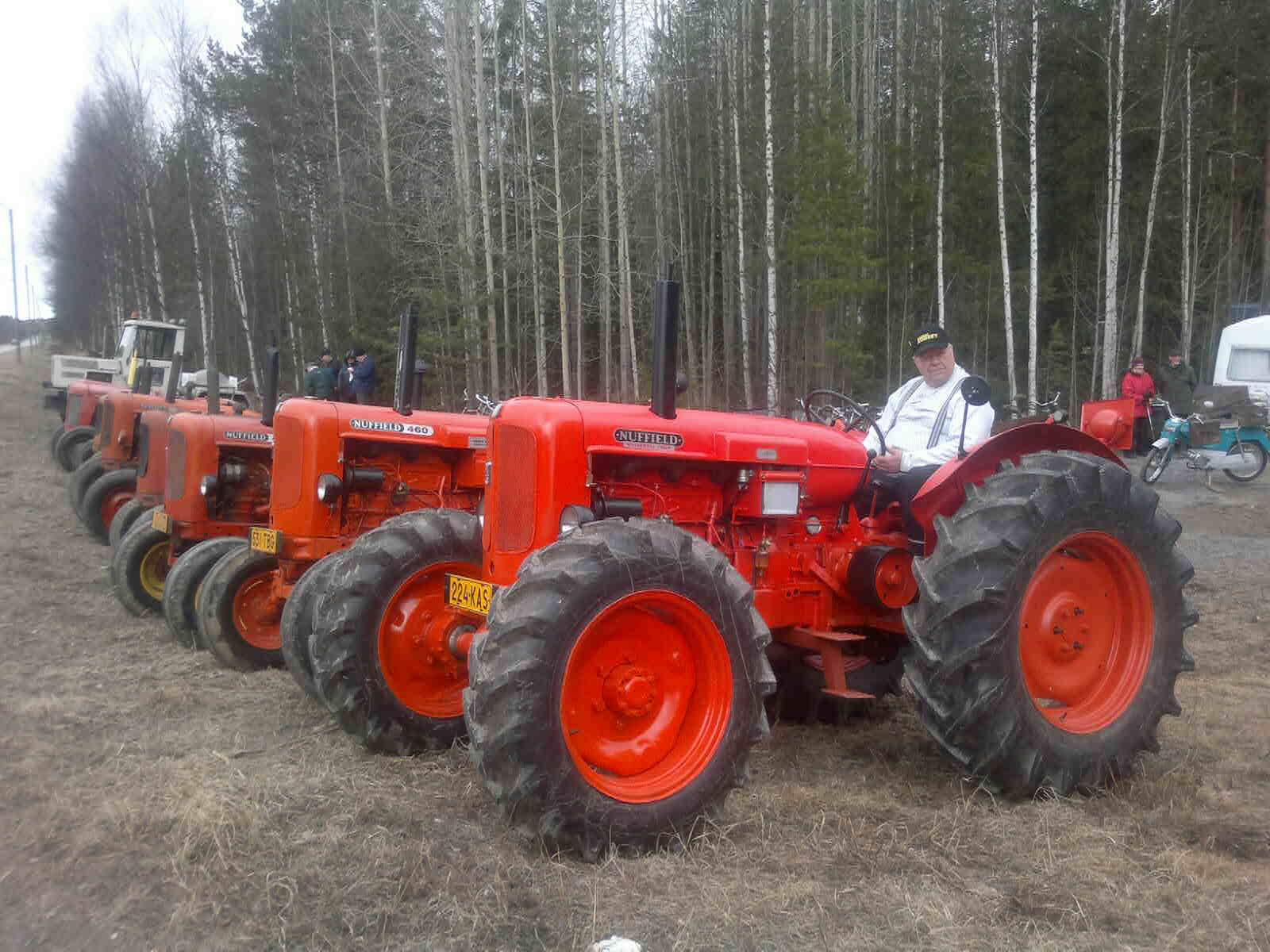 Vanhat traktorit ihastuttavat Madekoskella | Kaleva