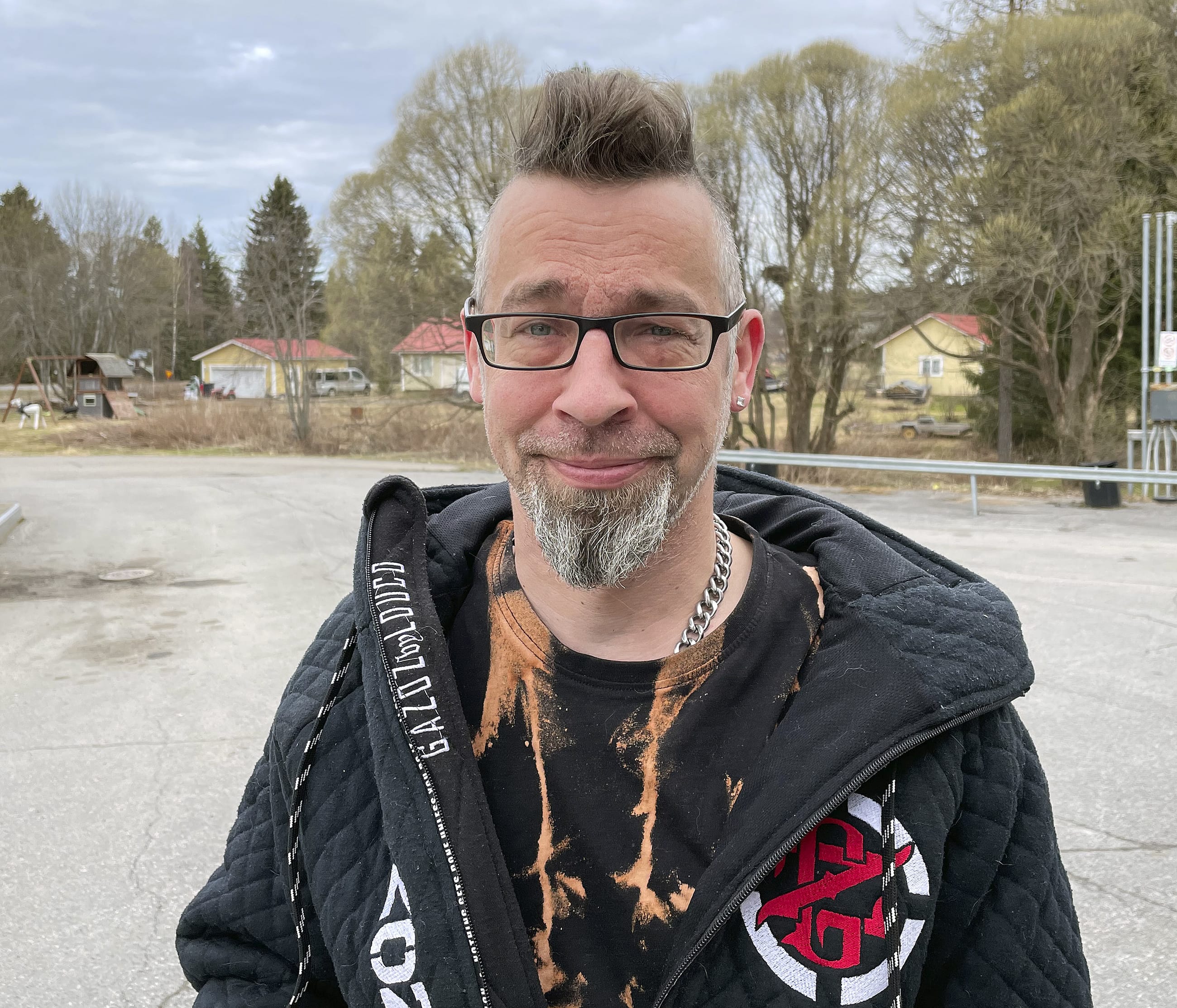 Kun suuri kuusi kaatui talon päälle, Olli Lindelä juoksi paloasemalle ...