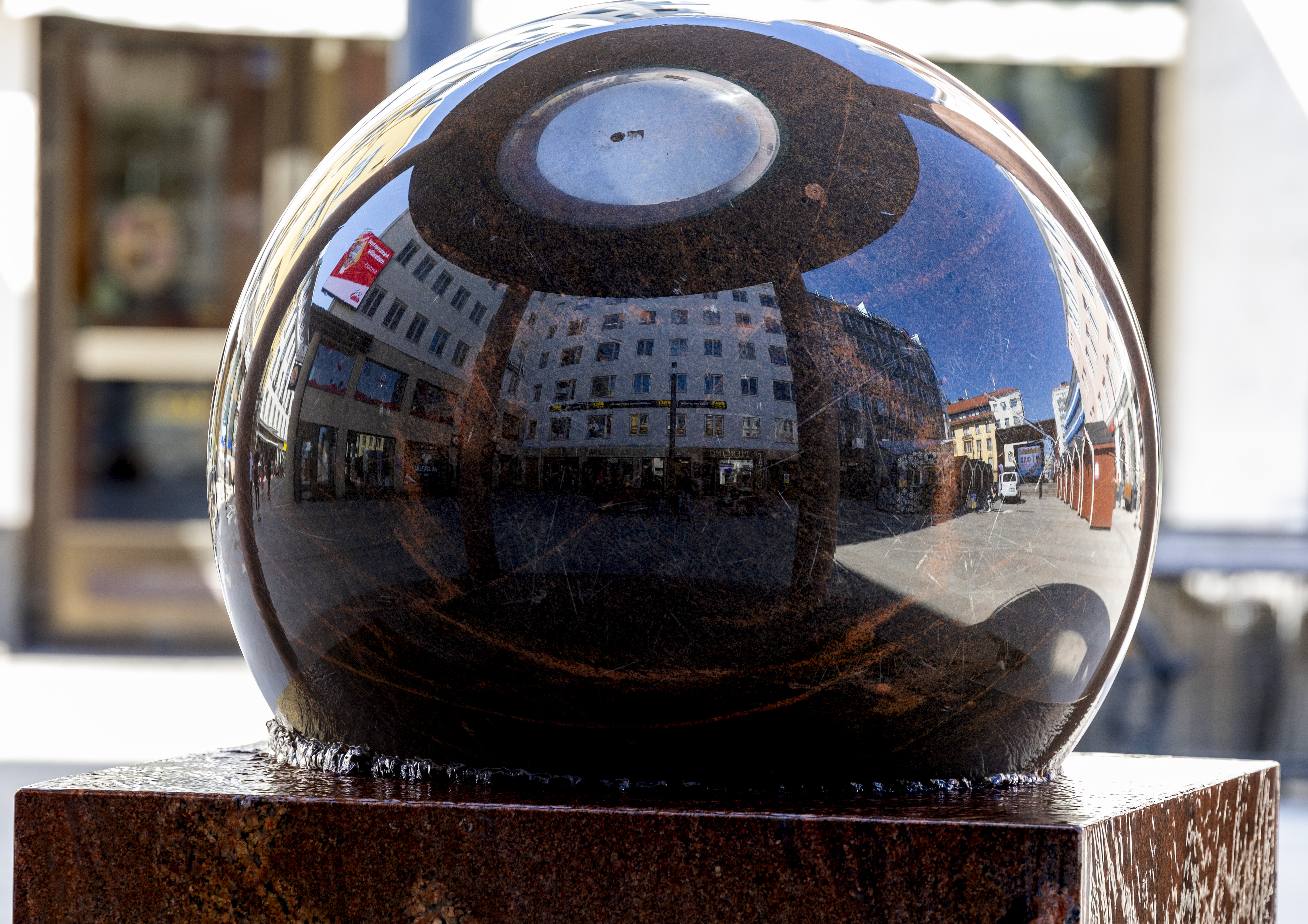 Linjaus: Rotuaarin pallo saa sittenkin pysyä paikallaan – "Kansalaiset ...