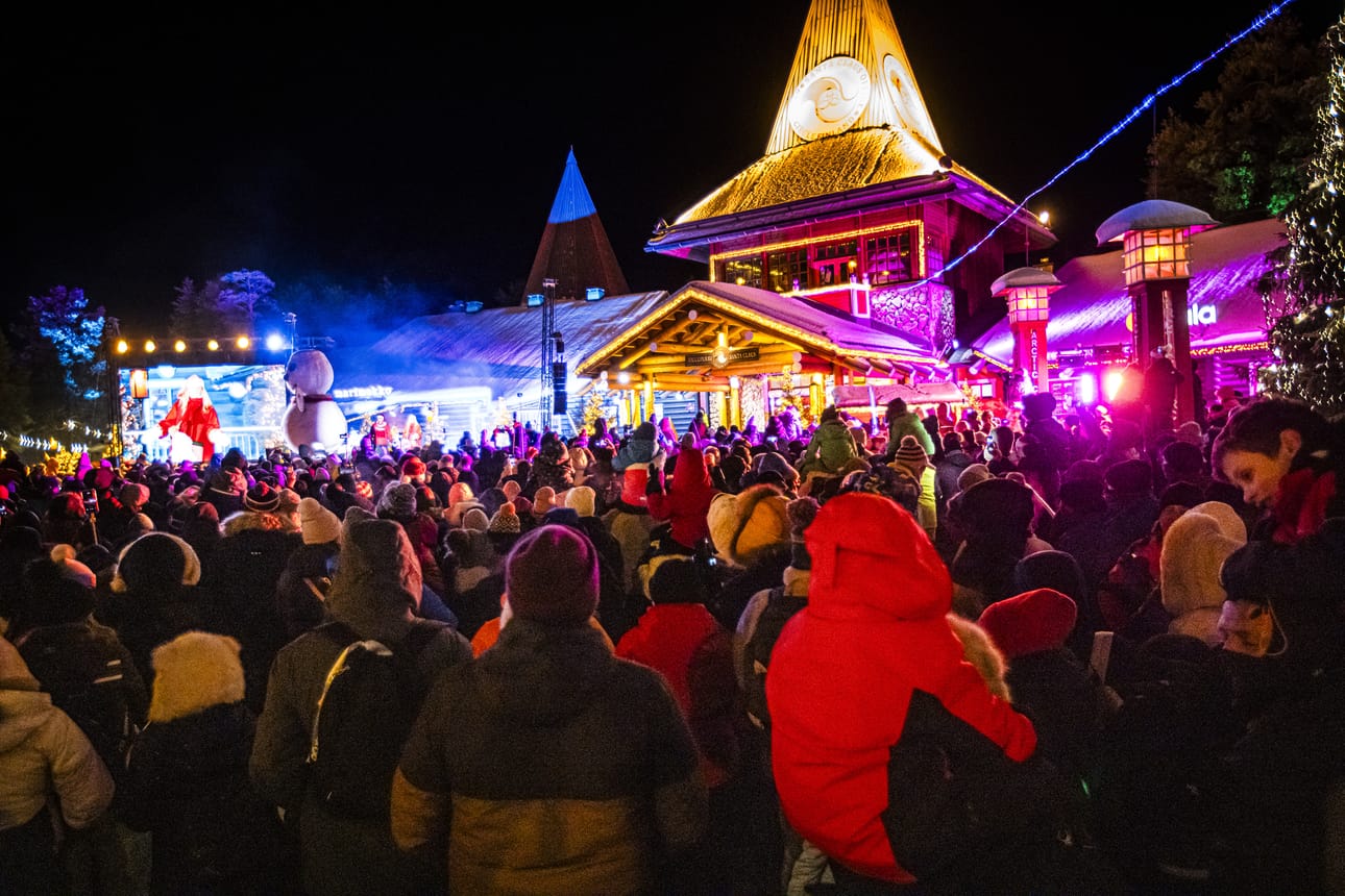 Joulupukin matkaanlähtö aiheutti liikennekaaoksen Pajakylään – "Meillä ...