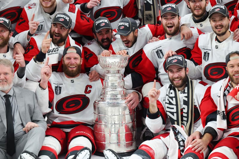 Harri Aho pääsi todistamaan poikansa Stanley Cup -voittoa paikan päällä ...