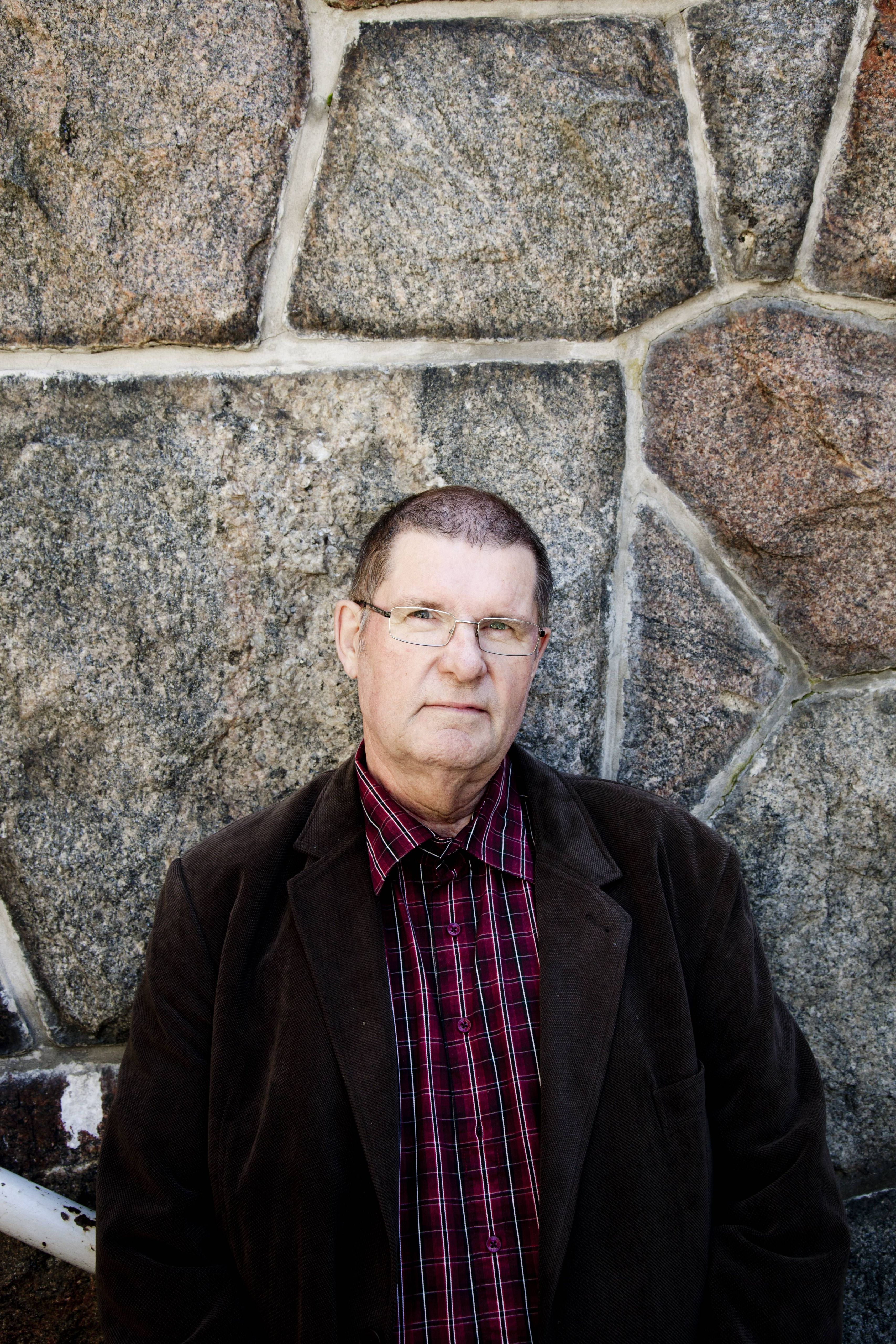 Kivikasvo Matti "Fredi" Siitonen lauloi niin iskelmää kuin oopperaa ...