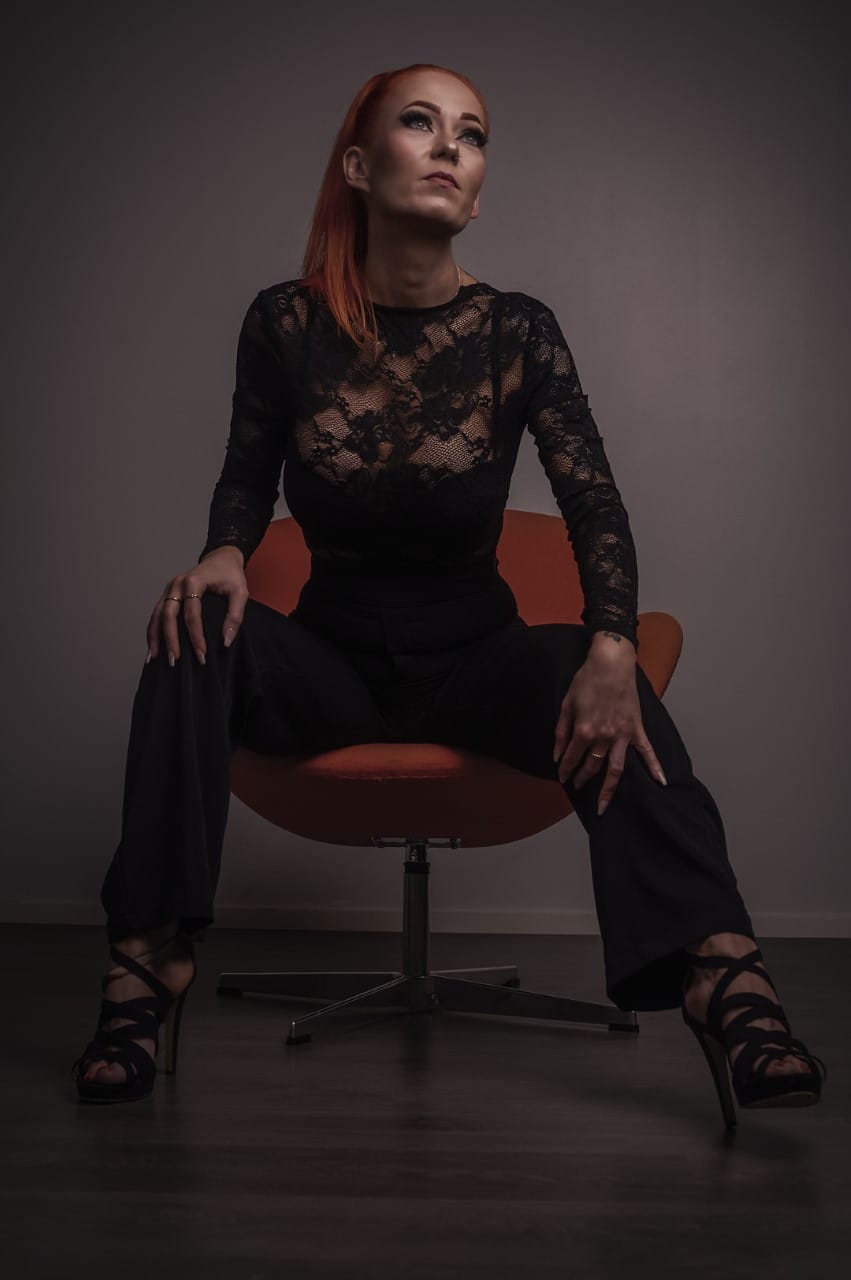 Hyppy boudoir-valokuvaukseen kuljetti oululaisen Maija Tauriaisen Miss ...