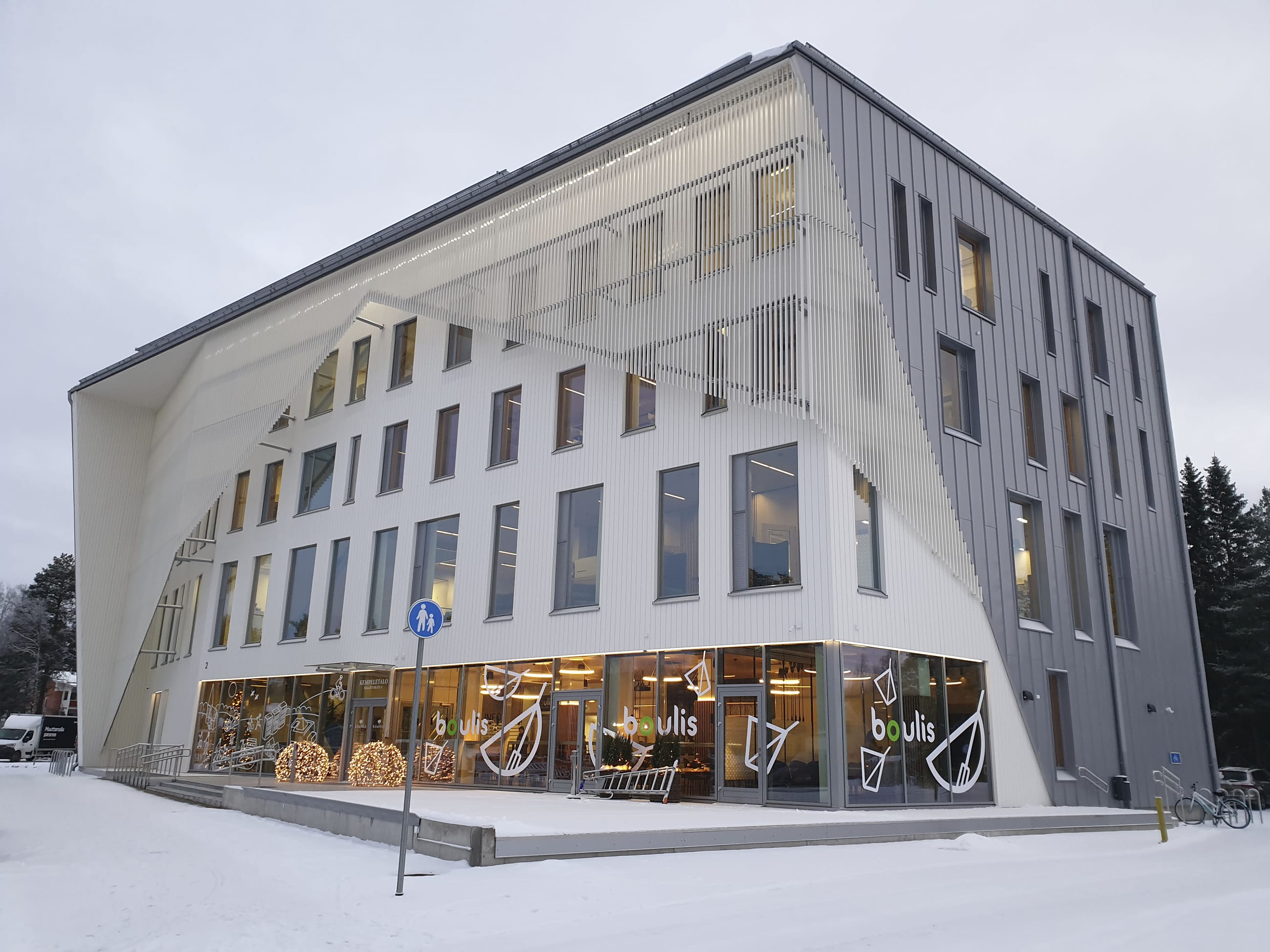 Kempeletalo avasi ovensa – ala-aula on kaikkien yhteinen olohuone ...