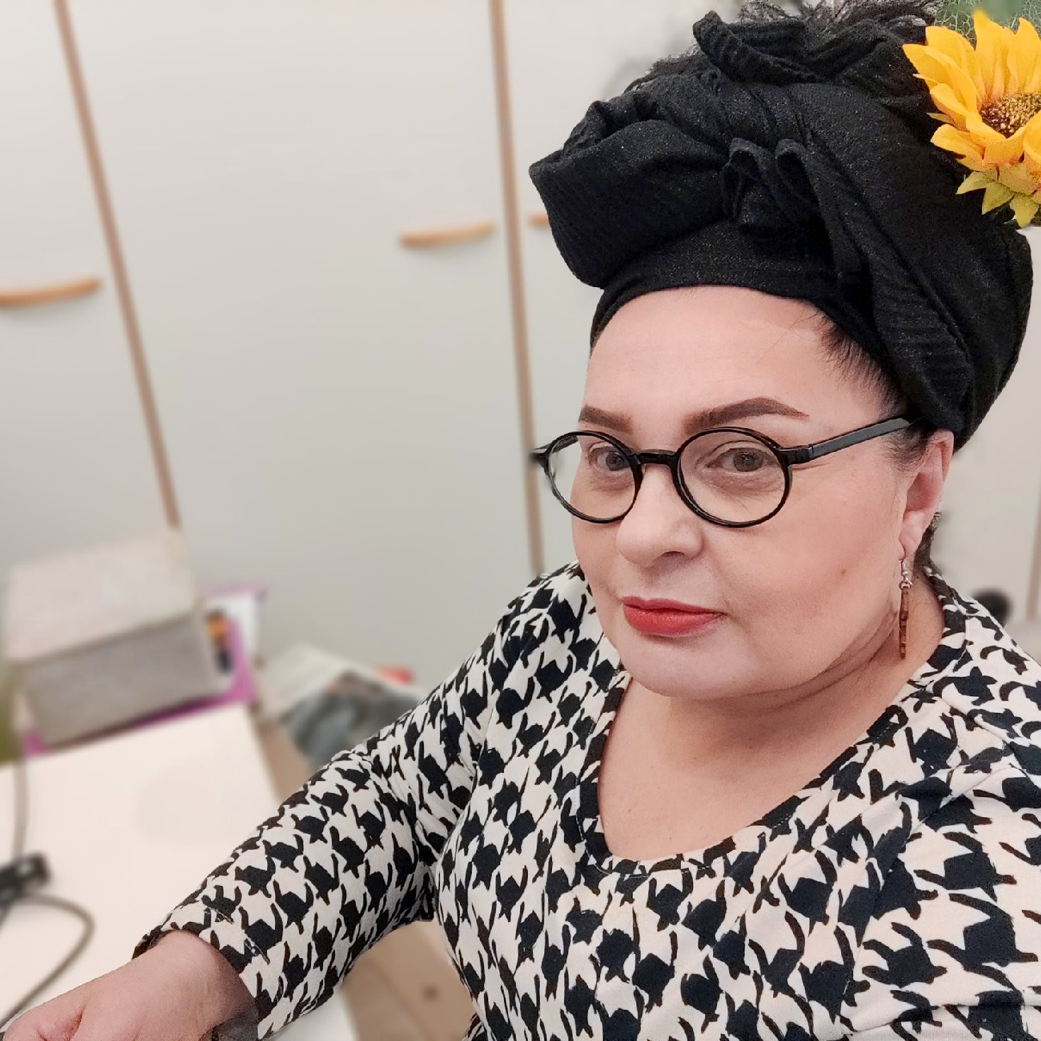 Oululainen Tanja Roth haluaa jakaa saamansa äitienpäiväkunniamerkin ...