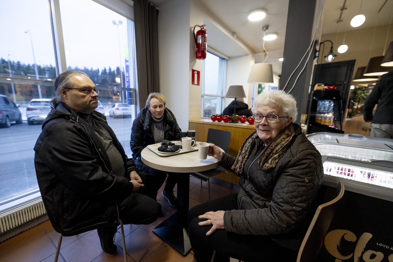 Erikoiskuljetusten saattaja kohtaa liikenteessä ihmisten pimeän puolen ...