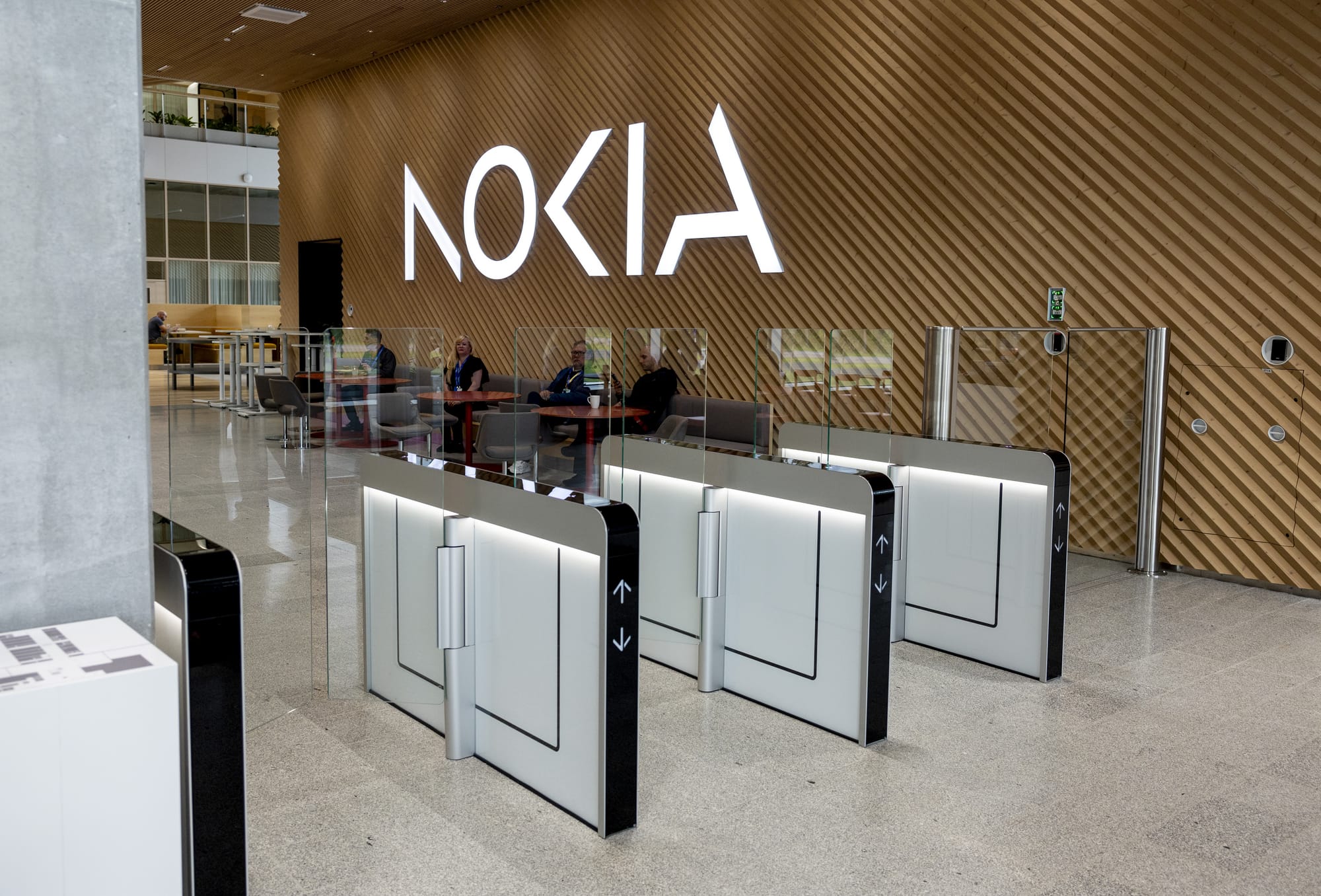 KL ja HS: Nokia aloittaa muutosneuvottelut Oulussa, Espoossa ja ...