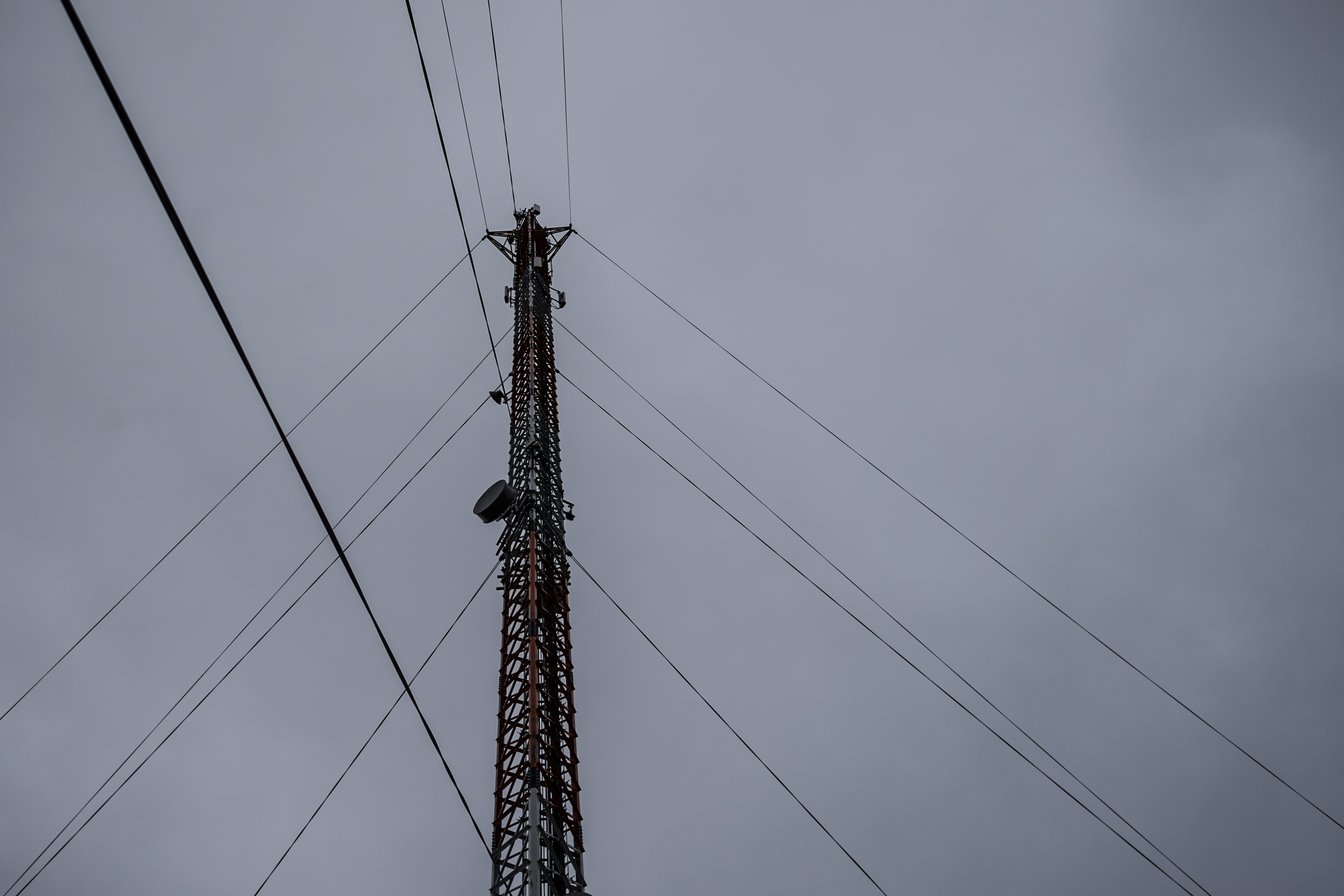 Veskelvaaran maston valo ei vilkkunut – radiomastot ovat lentäjille ...
