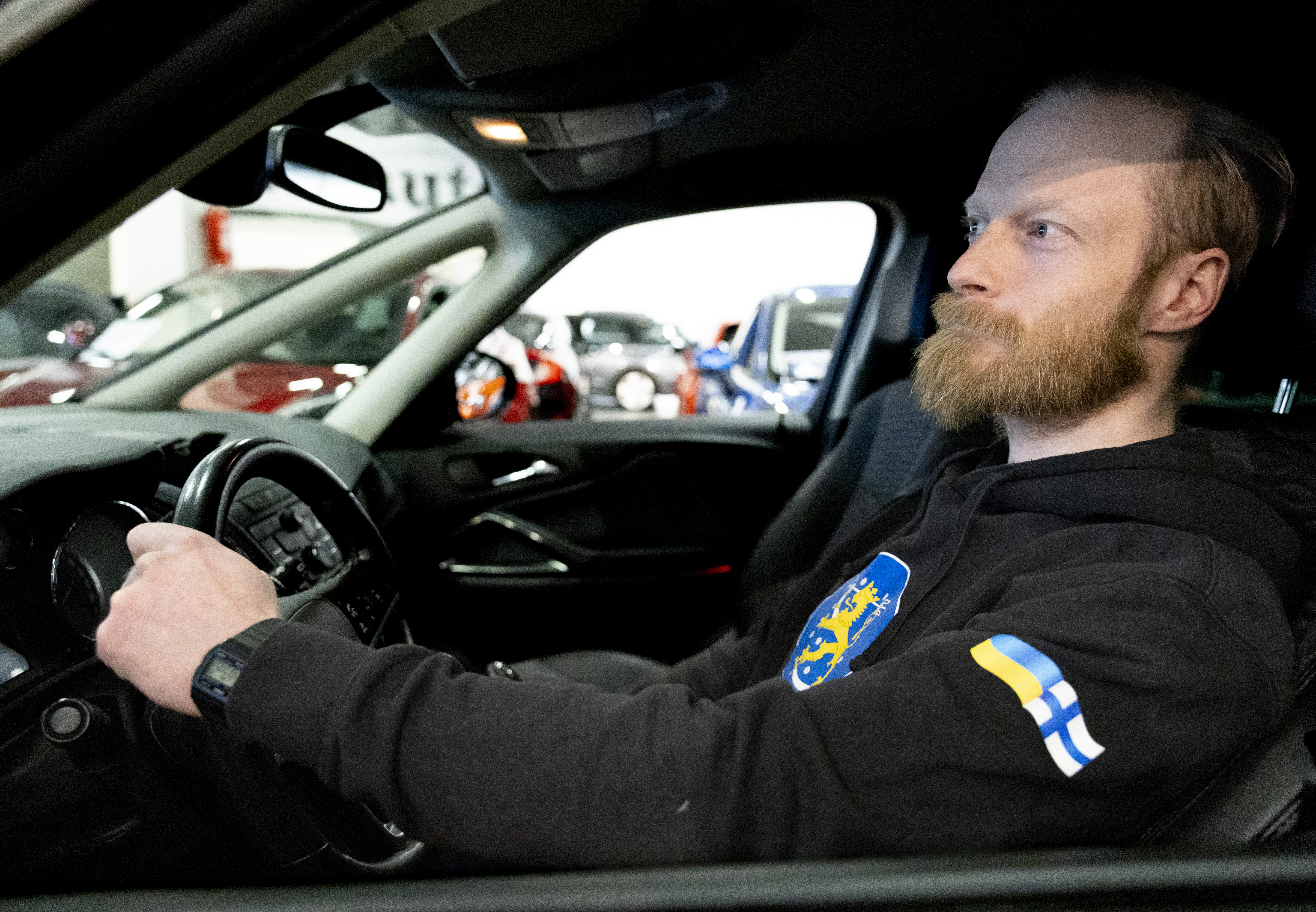 Torniosta kotoisin oleva Juho Taskila ajaa tiuhaan Ukrainaan antamaan ...