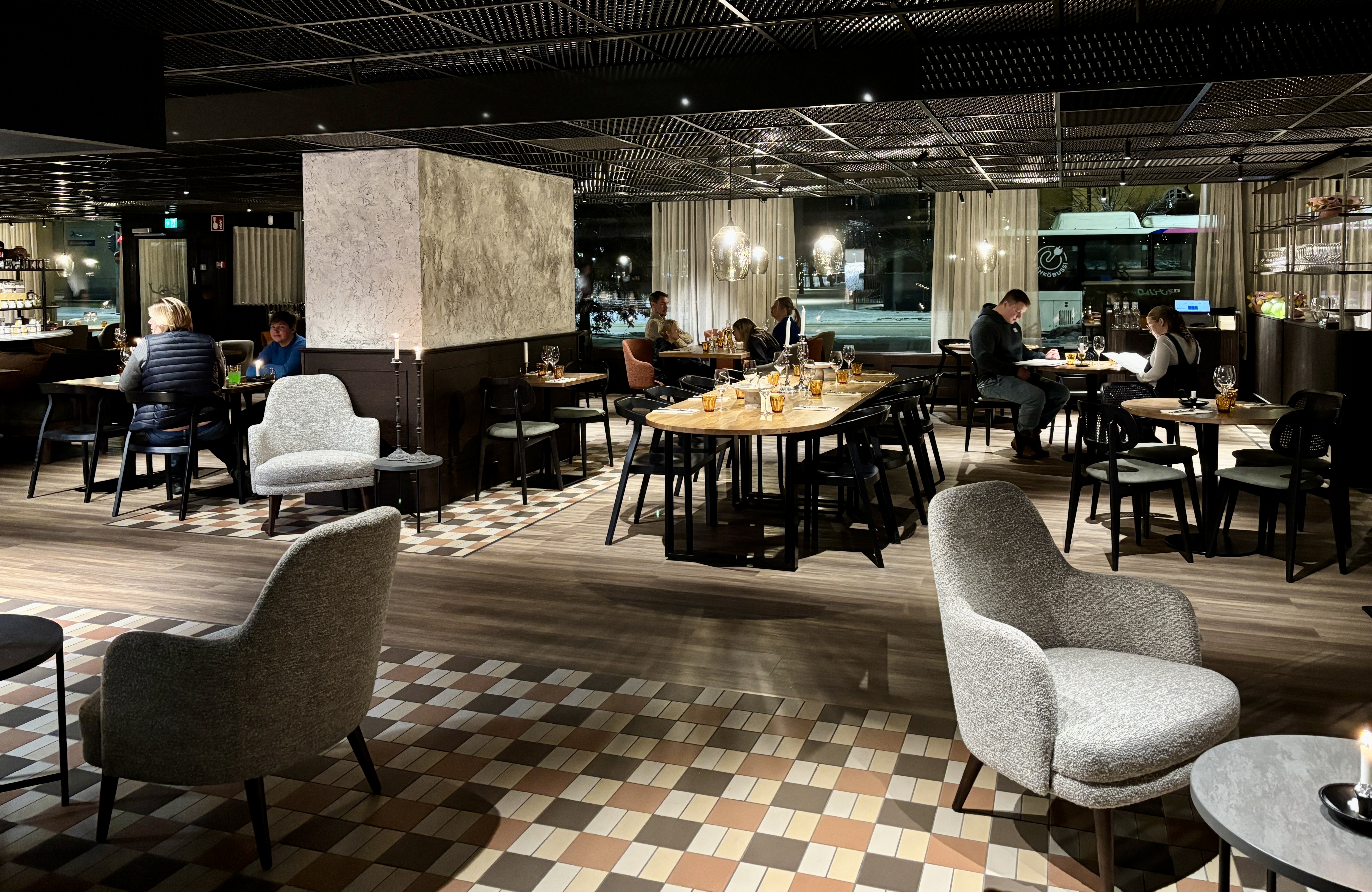 Testasimme Oulun Lapland-hotellin uuden ravintolan: "Makunautinto aivan ...