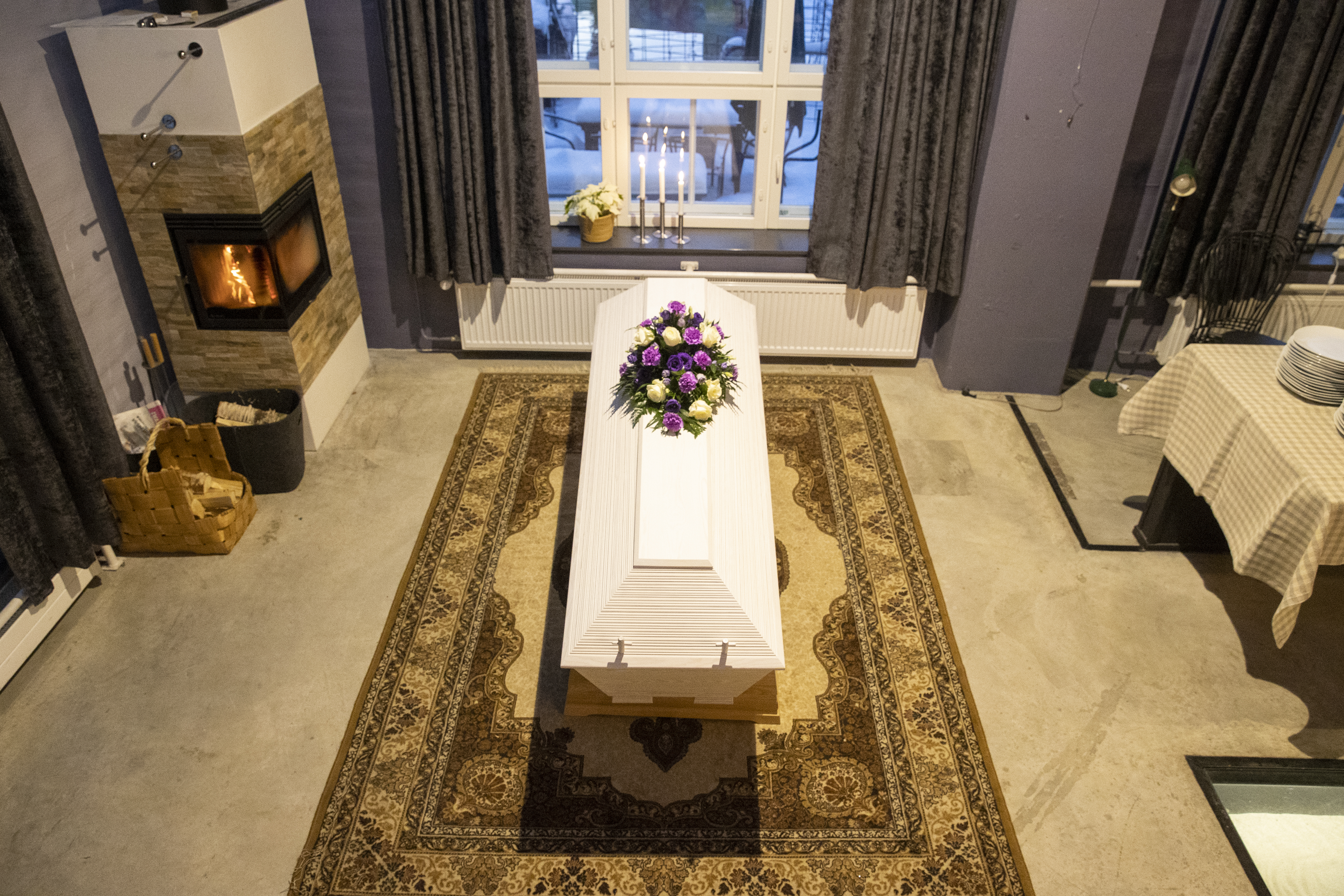 Oululainen Anne Mikkola oli uuden edessä, kun vainaja ja arkku tuotiin ...