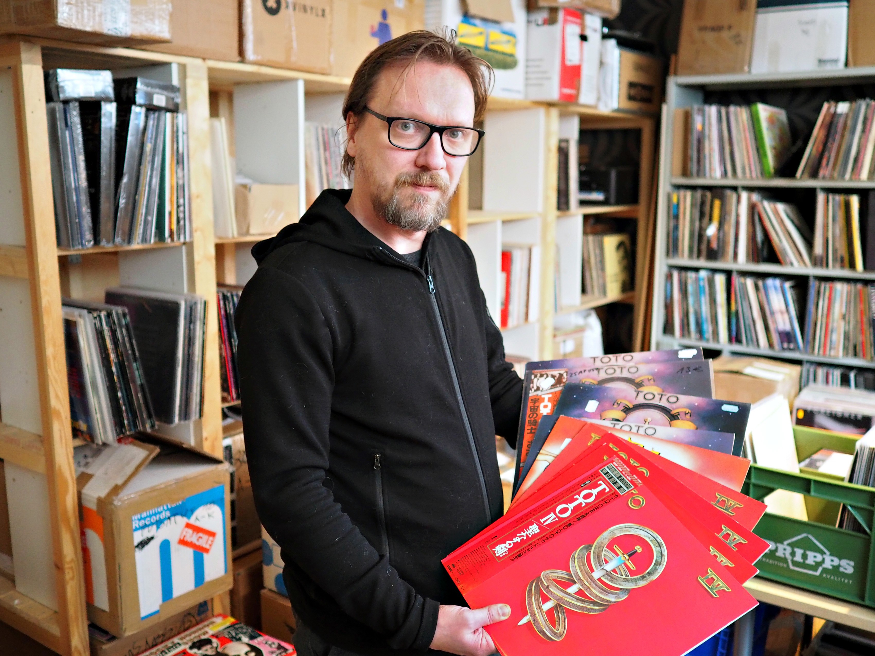 Levykauppa Äxän Jari Lipponen on käytettyjen aarteiden metsästäjä | Kaleva