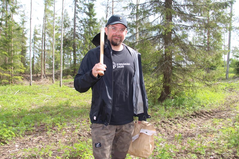 Kärsämäkinen Tuukka Kuisma tietää, että metsäperunan hyvä maku tekeytyy ...