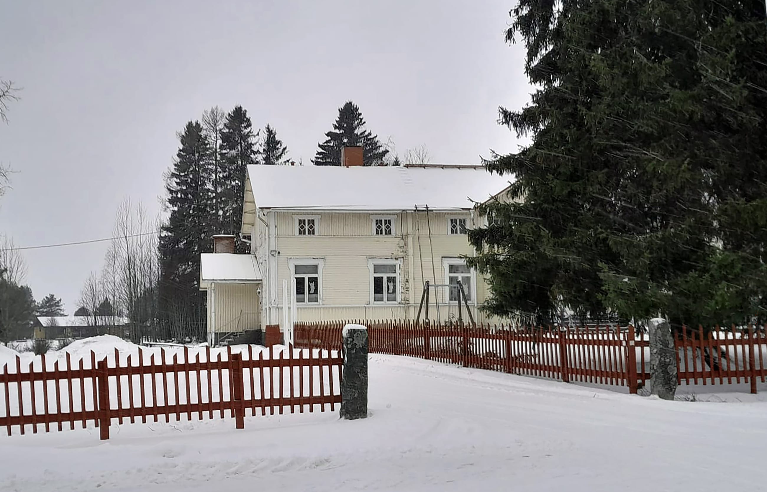 Ylihärmän pappilan "lasin alle" rakennetaan yhteisöpuutarha | Komiat