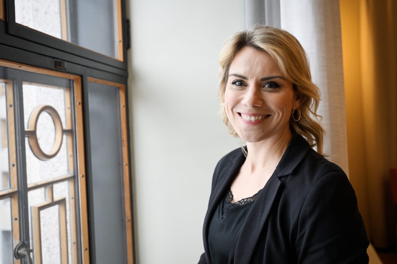 Kansanedustaja Saara-Sofia Sirén jättämässä eduskunnan, valittu Telan ...