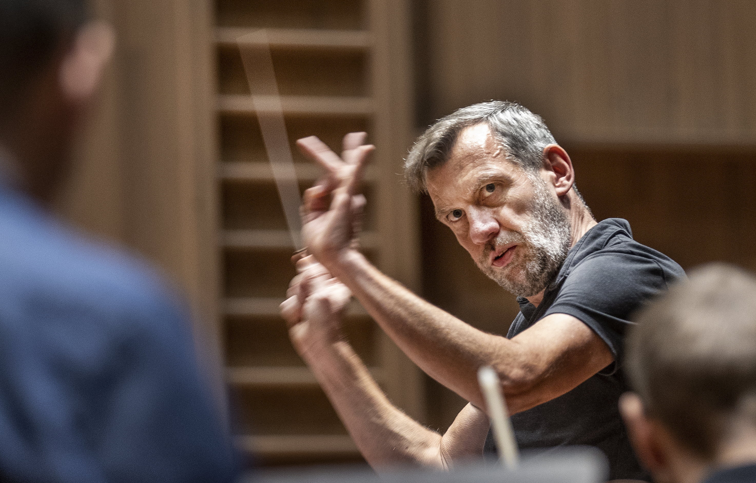 Rumon Gamba jatkaa Oulu Sinfonian ylikapellimestarina ...