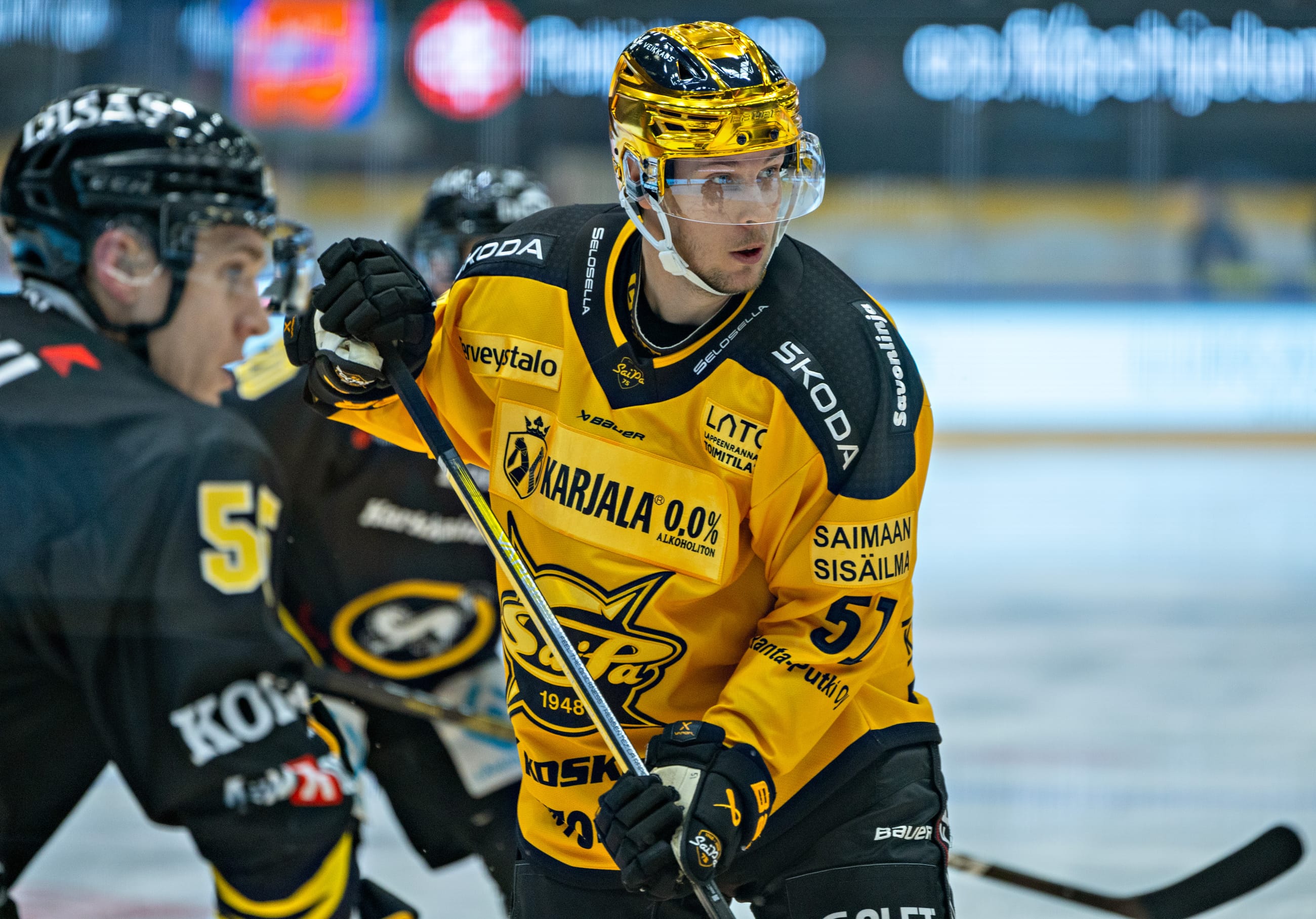 Lähtöpassit Oulusta saanut Antti Kalapudas katseli vierestä Kärppien ...