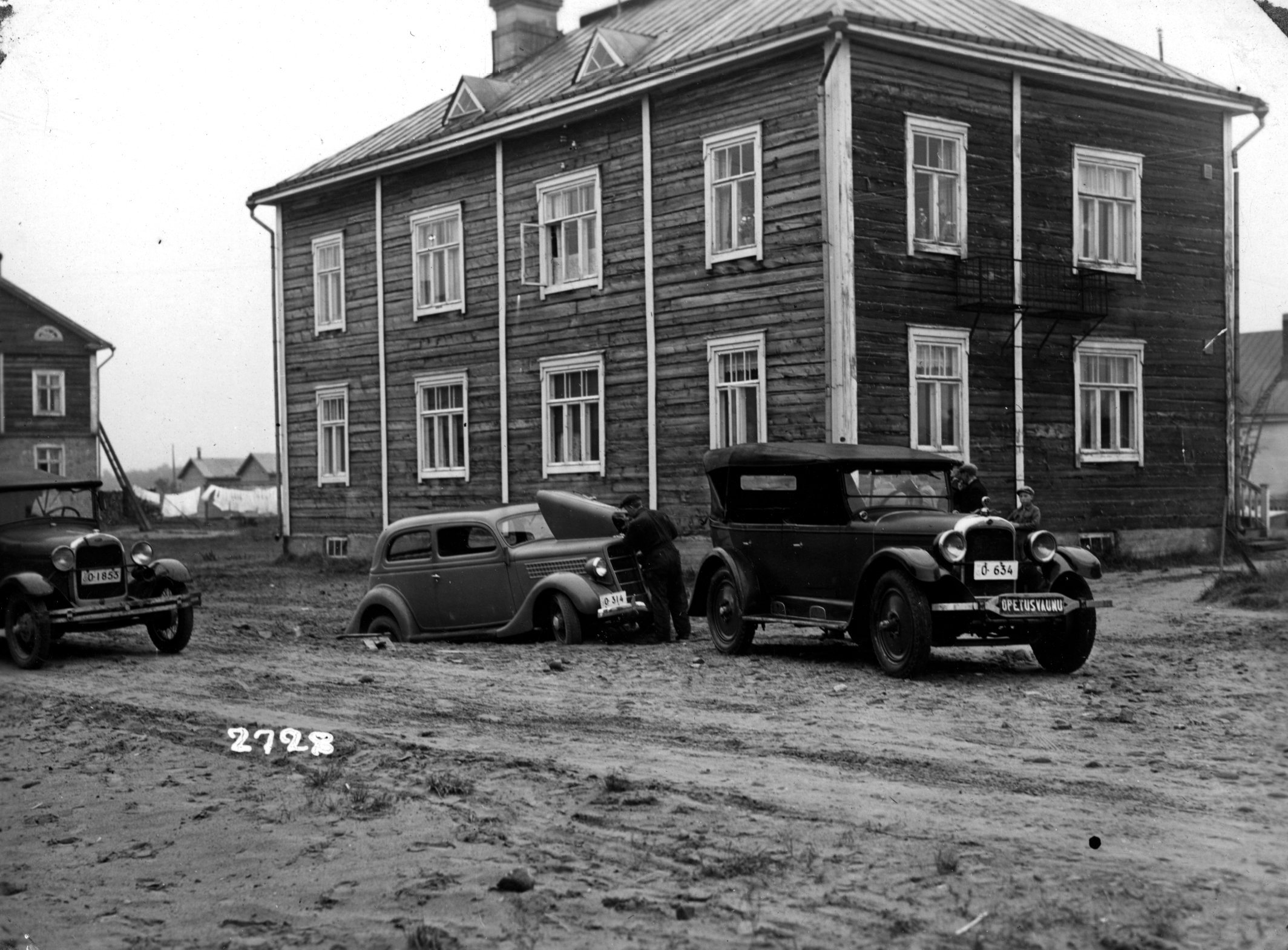 Vanhat kuvat: Tunnistatko Oulun kesäisiä katuja? Tällainen oli Rotuaari ...