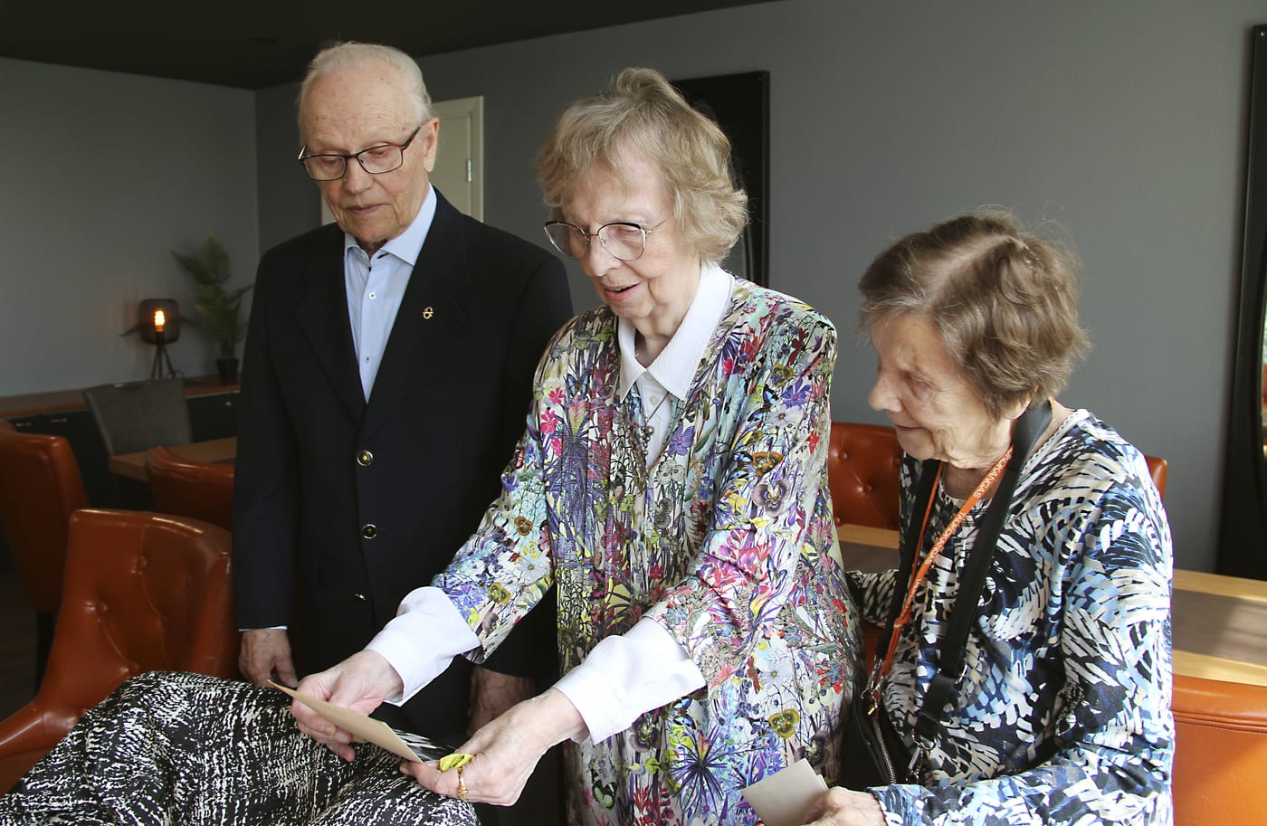 Mauno, 93, Taina, 97 ja Toini, 90, kertovat, miltä tuntui esiintyä ...