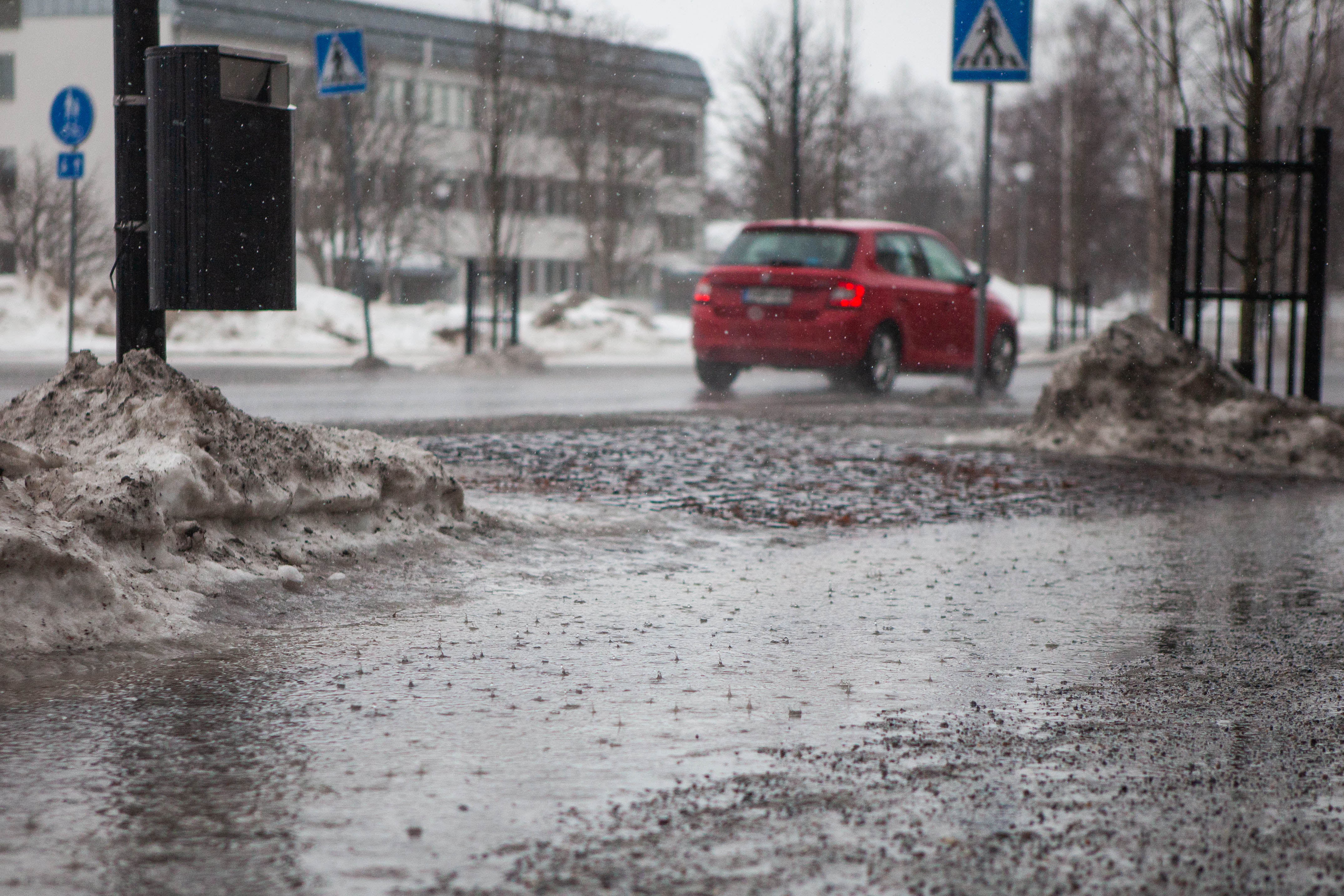 Ukkosen jyrähdys yllätti huhtikuisena iltapäivänä – Suomeen on iskenyt ...