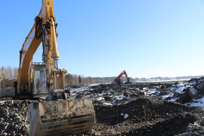 Pirkkalanlahden ruoppaus loppusuoralla, kesällä vesikasvillisuuden ...