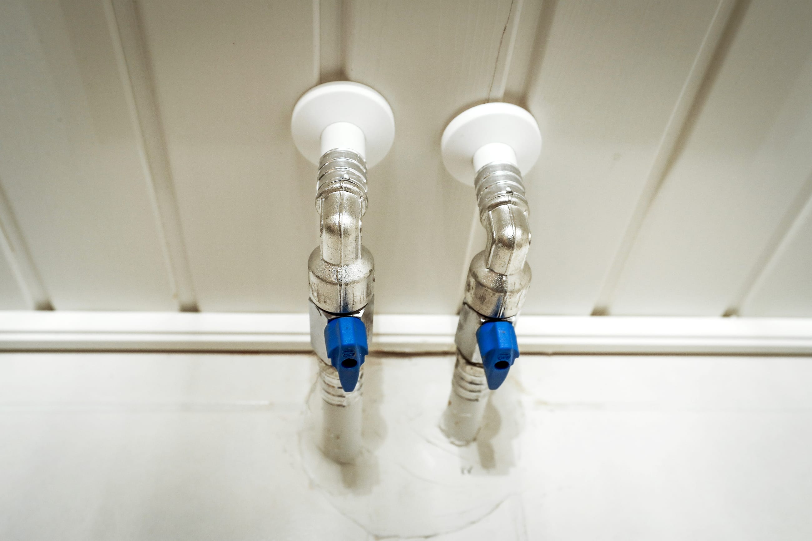 Älä lähde lämmittämään jäätyneitä putkia omin päin: voit aiheuttaa ...