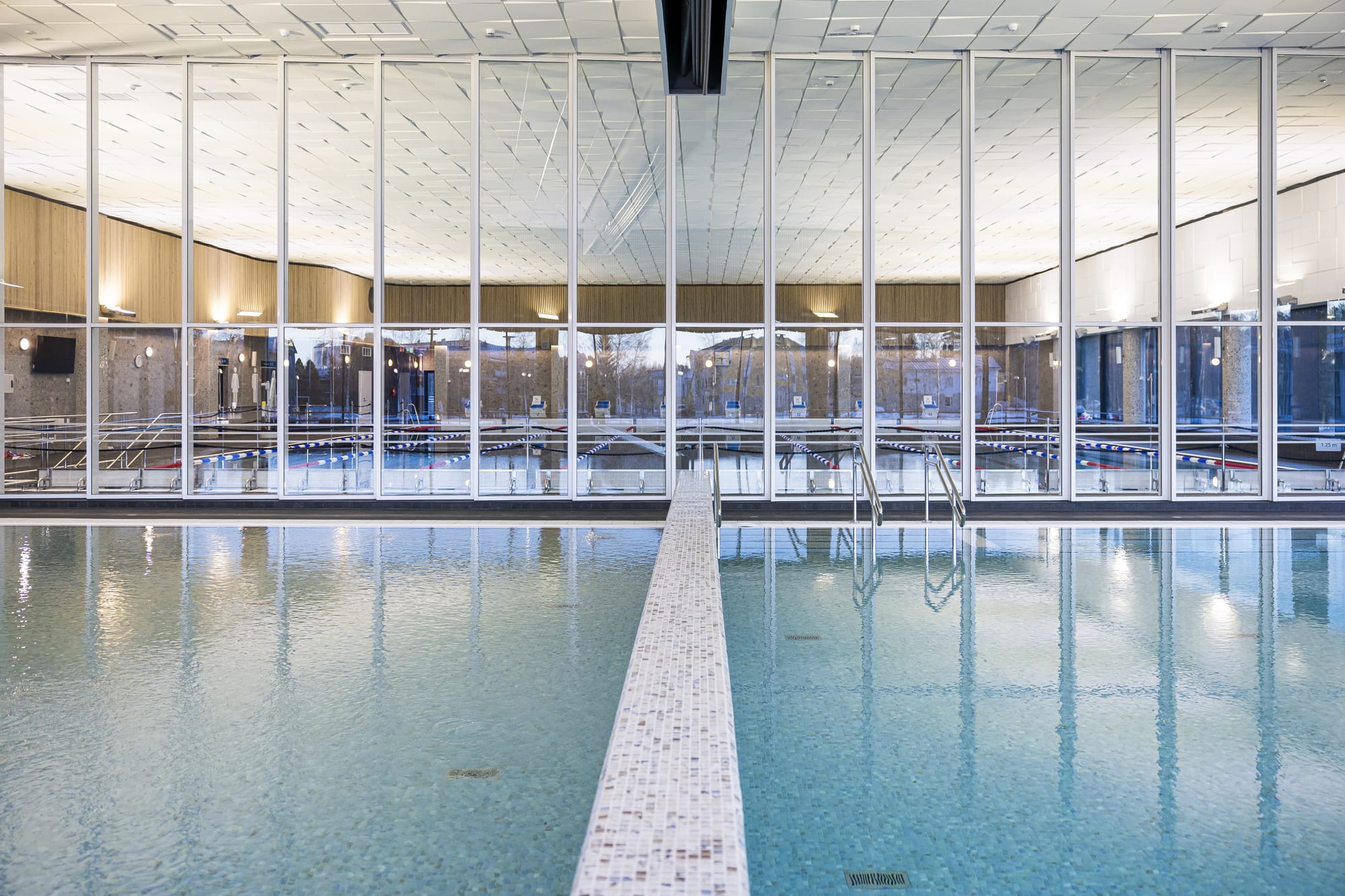 Raatti ja Vesi-Jatuli suljetaan kahdeksi kuukaudeksi – Myös Linnanmaan uusi uimahalli on kiinni ...