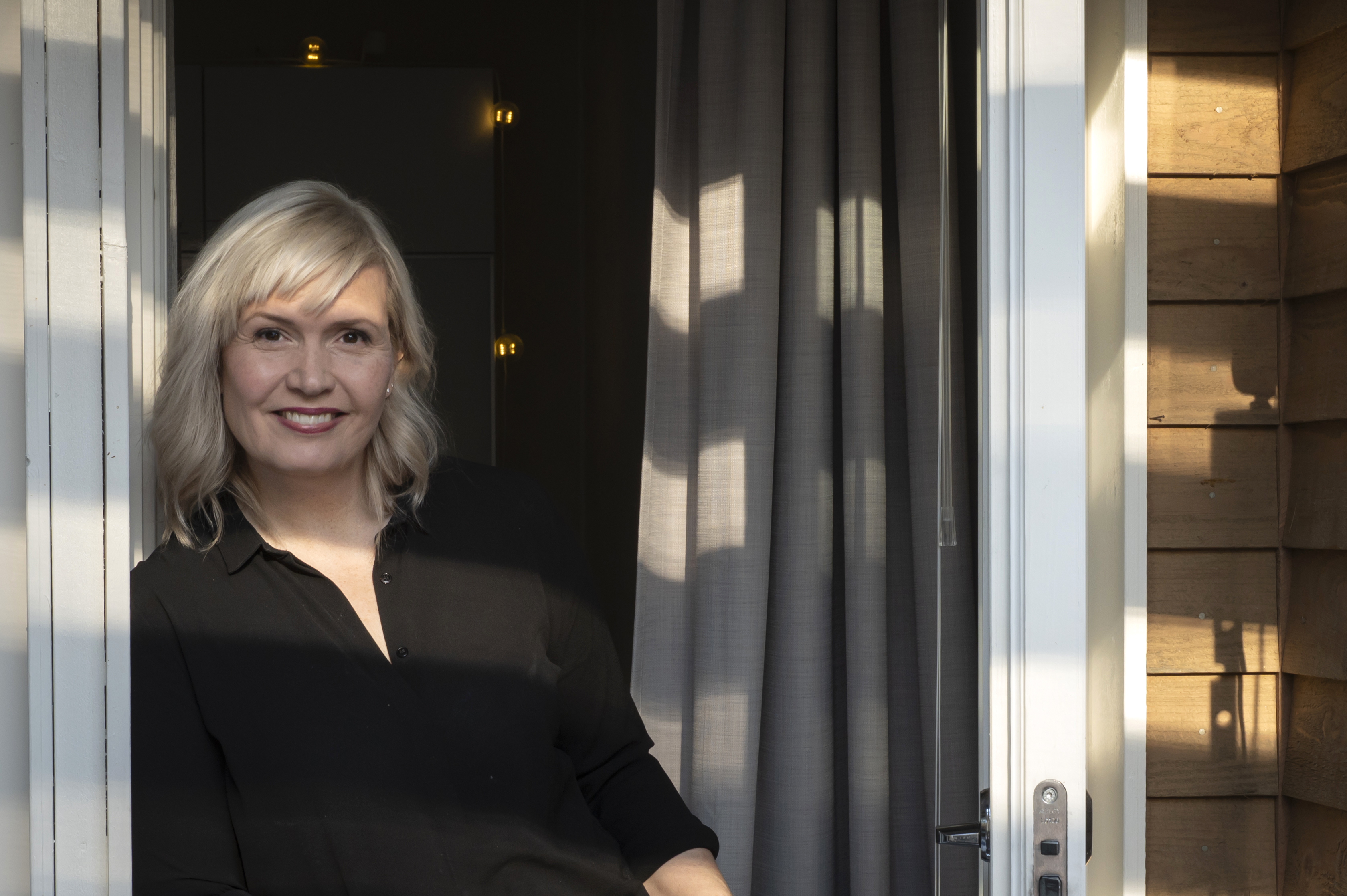 Viulistista valokuvaajaksi – Minna Pinola: "Haluan näyttää omille ...