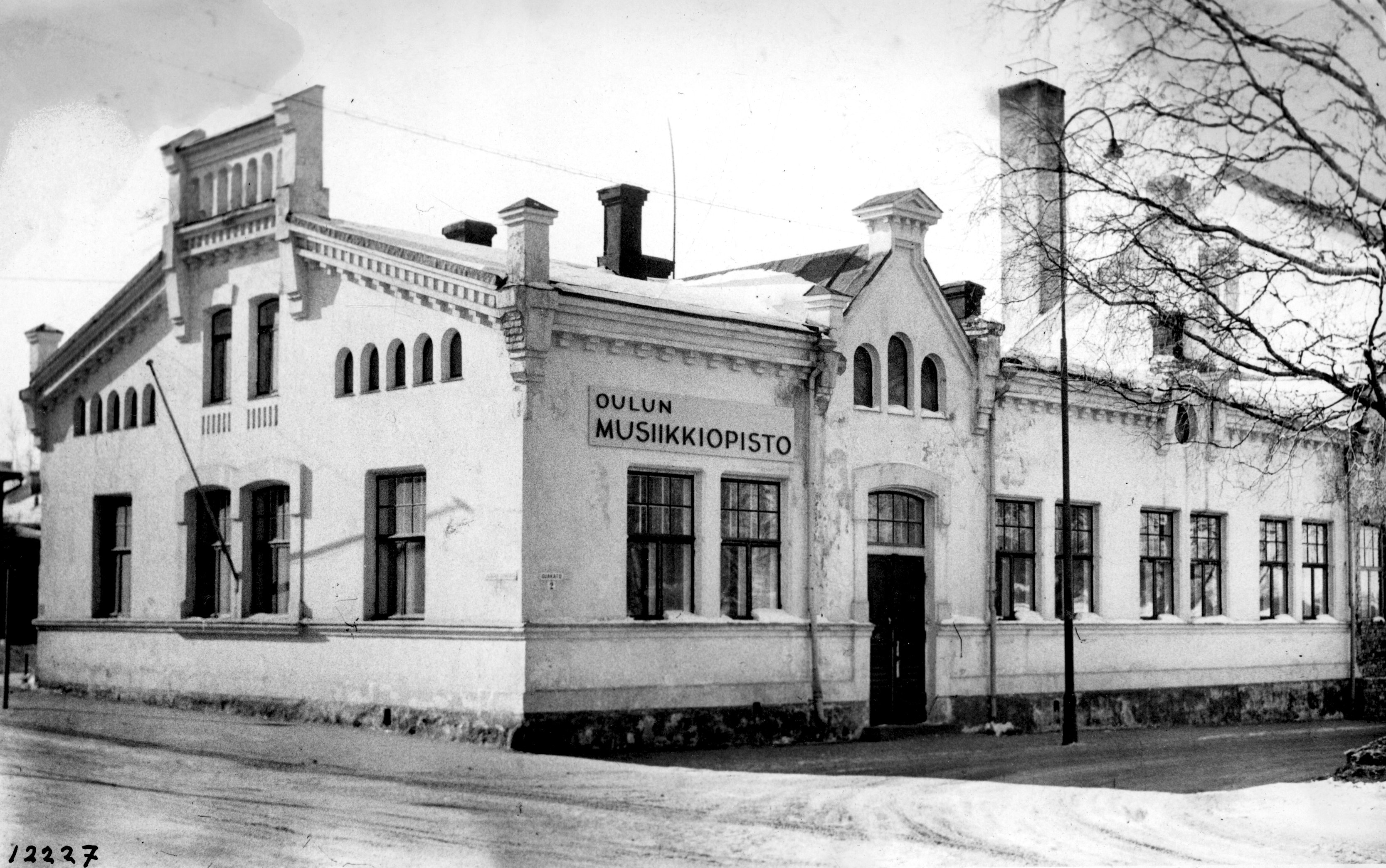 Vanhat kuvat: Menneen maailman satumaiset talot Oulussa – tällainen oli ...