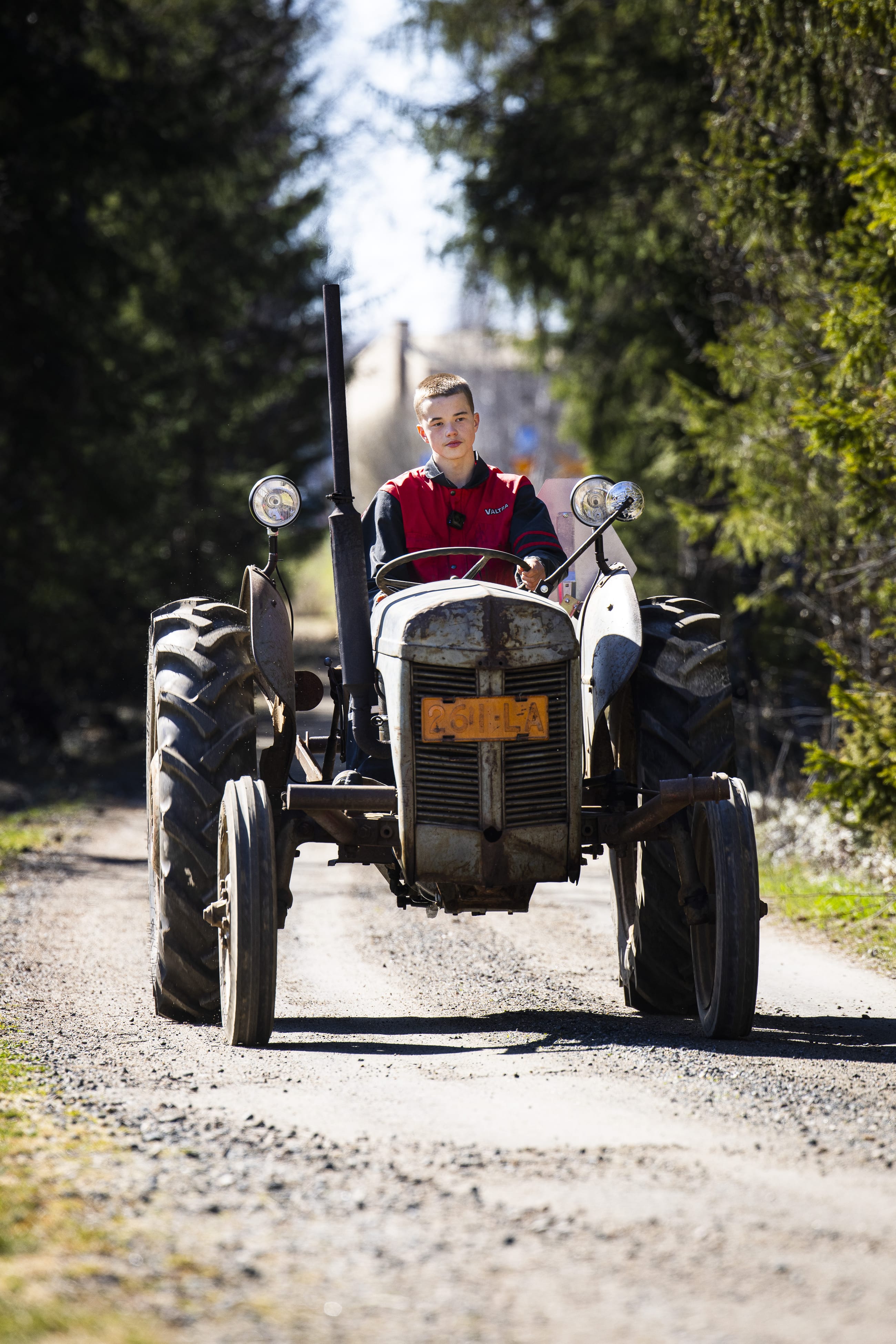 Vuoden 1956 Massey Ferguson sai uuden elämän – 15-vuotias Eeli Junes ...