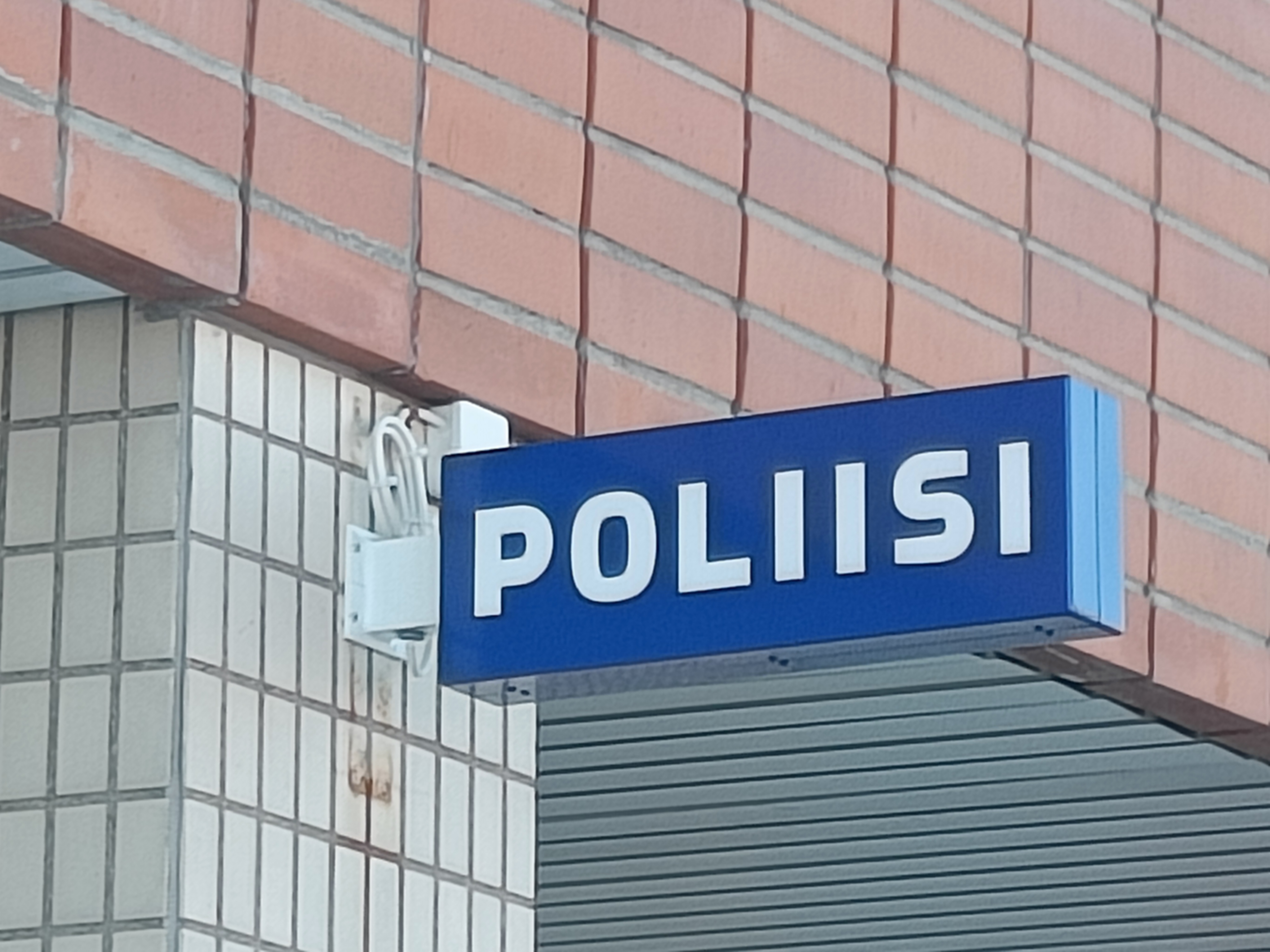 Kahden miehen epäillään tienanneen 140 000 euroa kiristyksellä ja ...