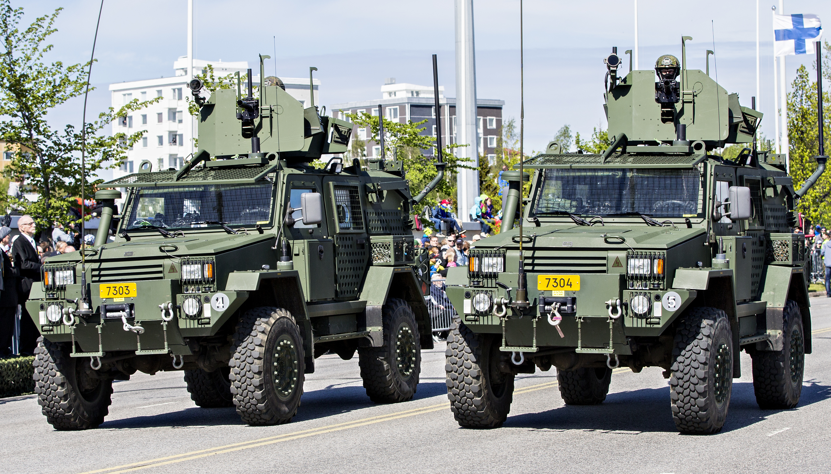 Pohjoisen varuskunnat harjoittelevat Rovajärvellä, moottorimarsseja ...