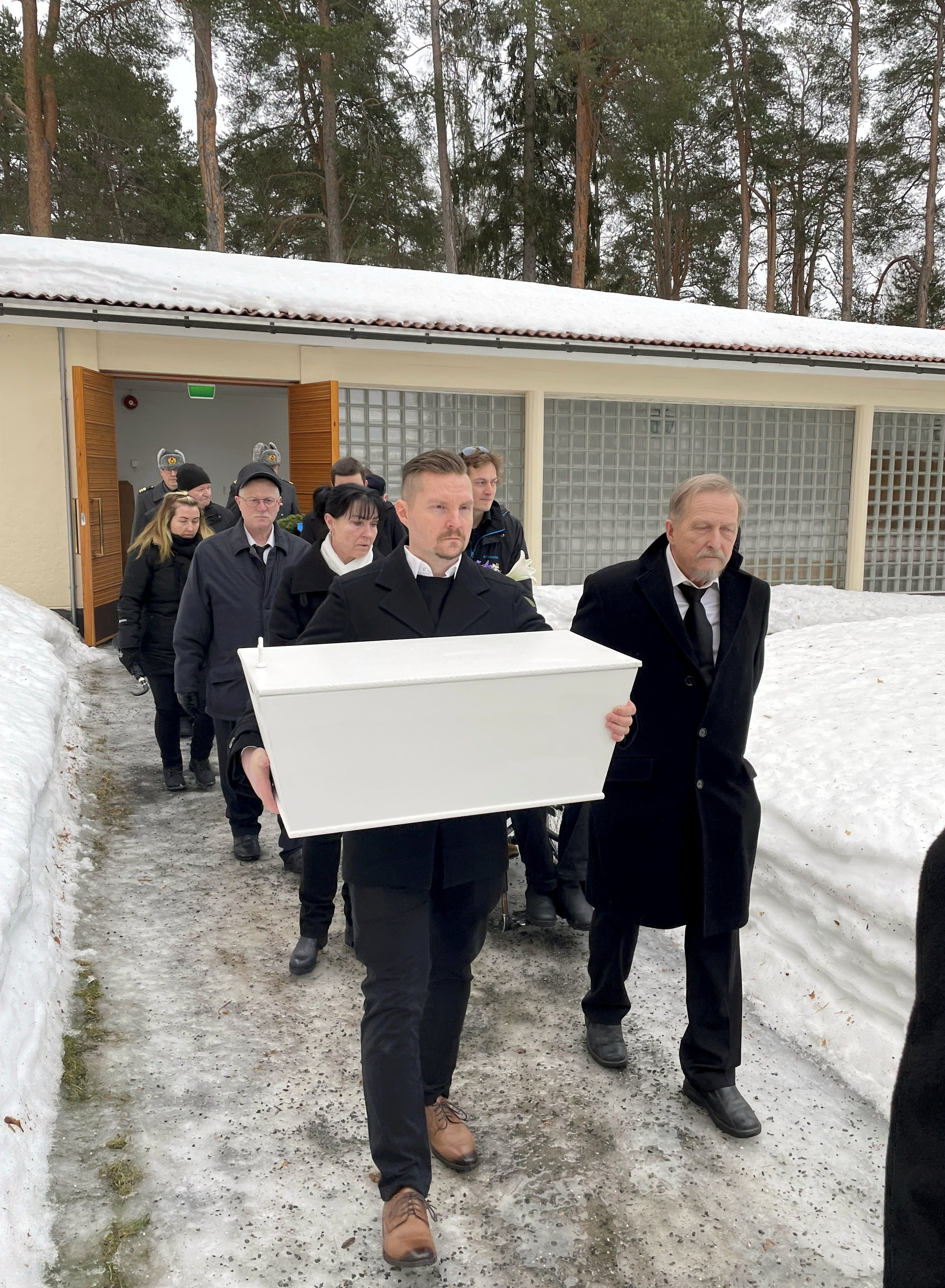 Jatkosodassa kadonnut Kaarlo Emil Hiivala haudattiin sankarimenoin ...