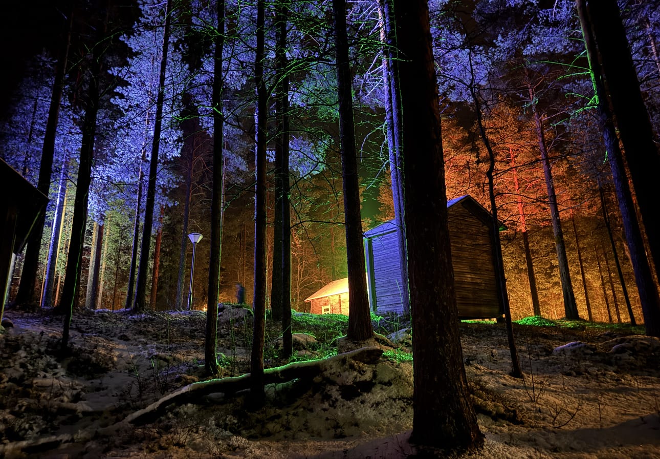 Museomiljöö valaistiin tunnelmalliseksi – Pyhännän kunta satsasi ...