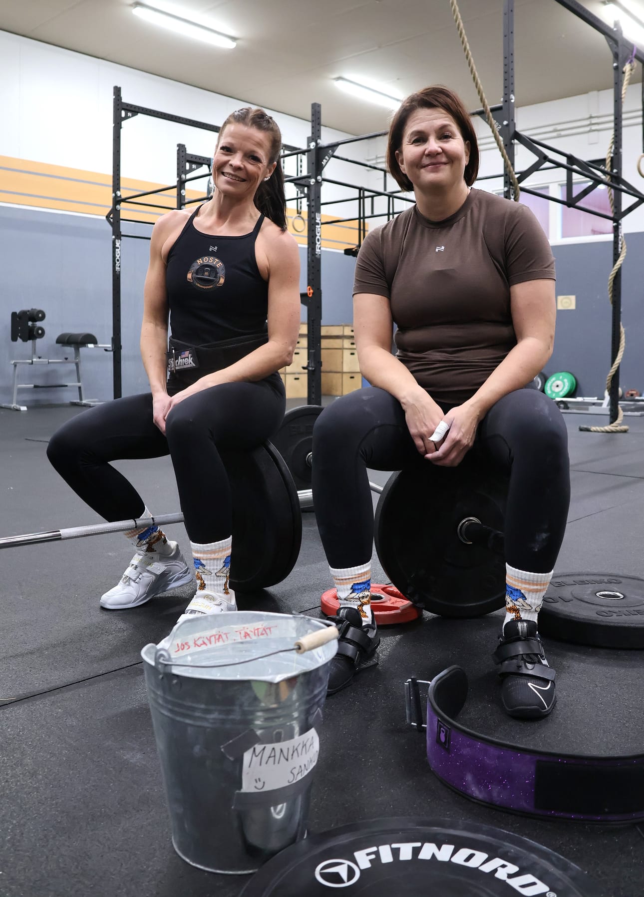 Keski-ikäisinä painonnostajiksi – Rautarouvien tie vei vajaassa ...