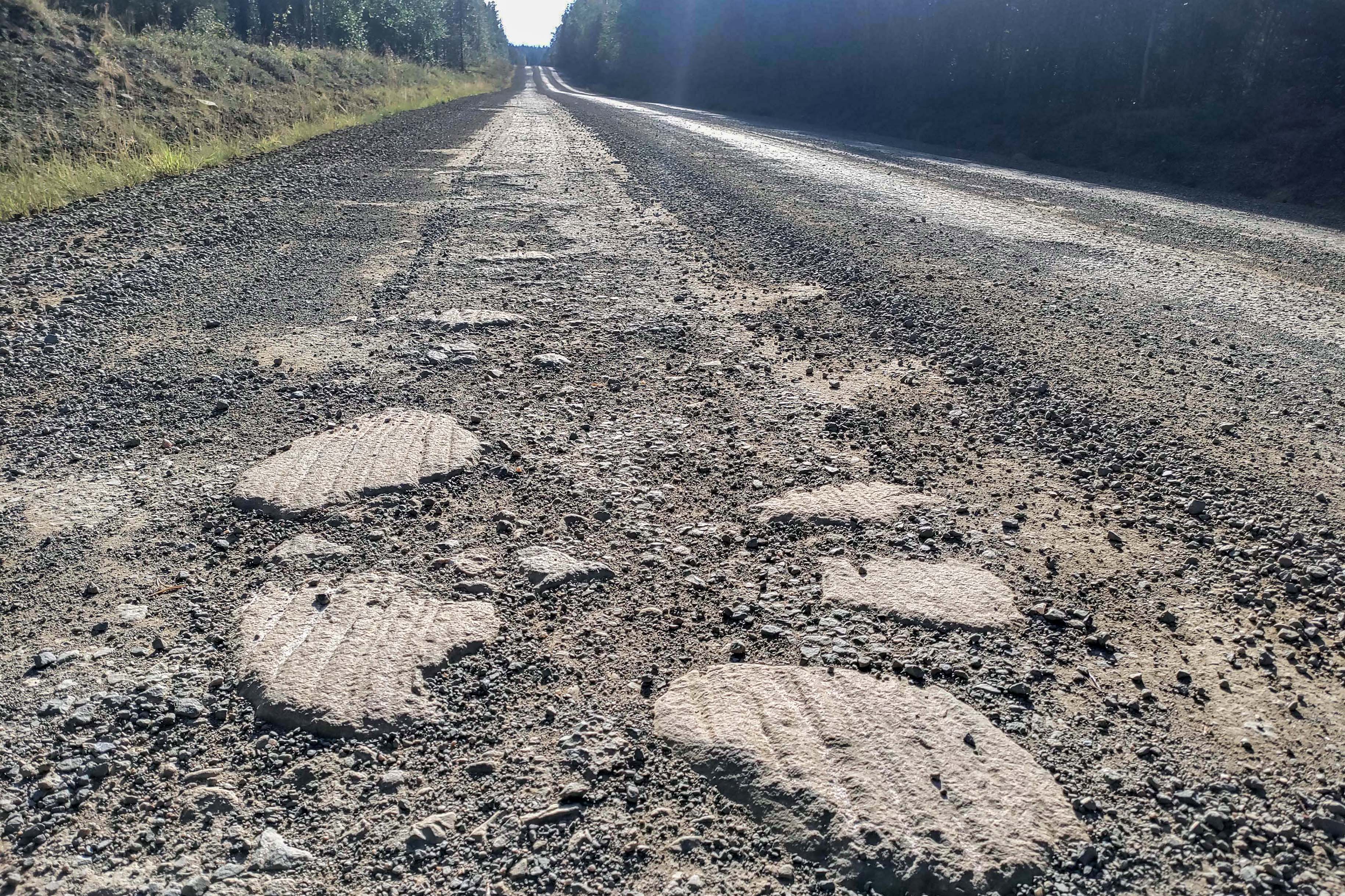 Naton pohjoinen yhteys kului puhki – Pokan tien kunto huolestuttaa niin ...
