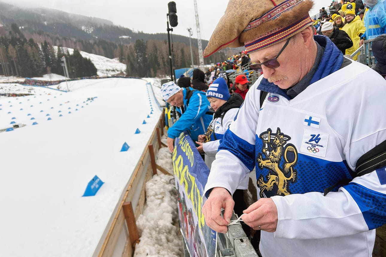 Lappilaisten kisaturistien tunteet vaihtelivat stadionilla toivosta ...