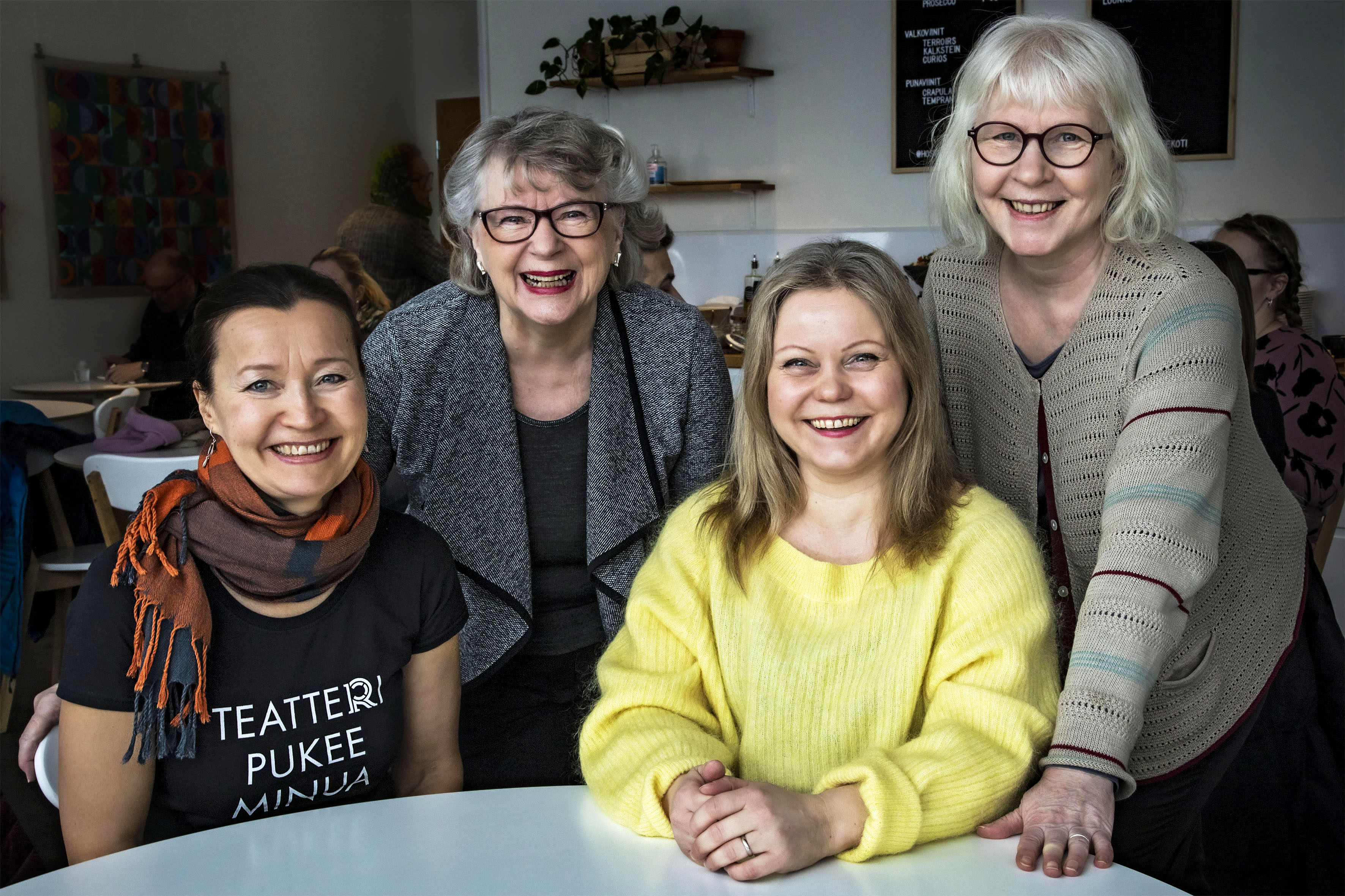 Rovaniemen teatterin vuosikymmenet 70-luvulta tähän päivään kirjaksi ...