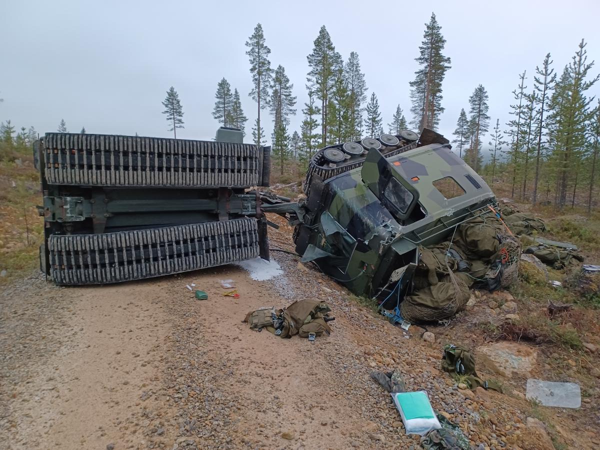 Poliisi: Liian suuri tilannenopeus aiheutti telakuorma-auton tieltä ...