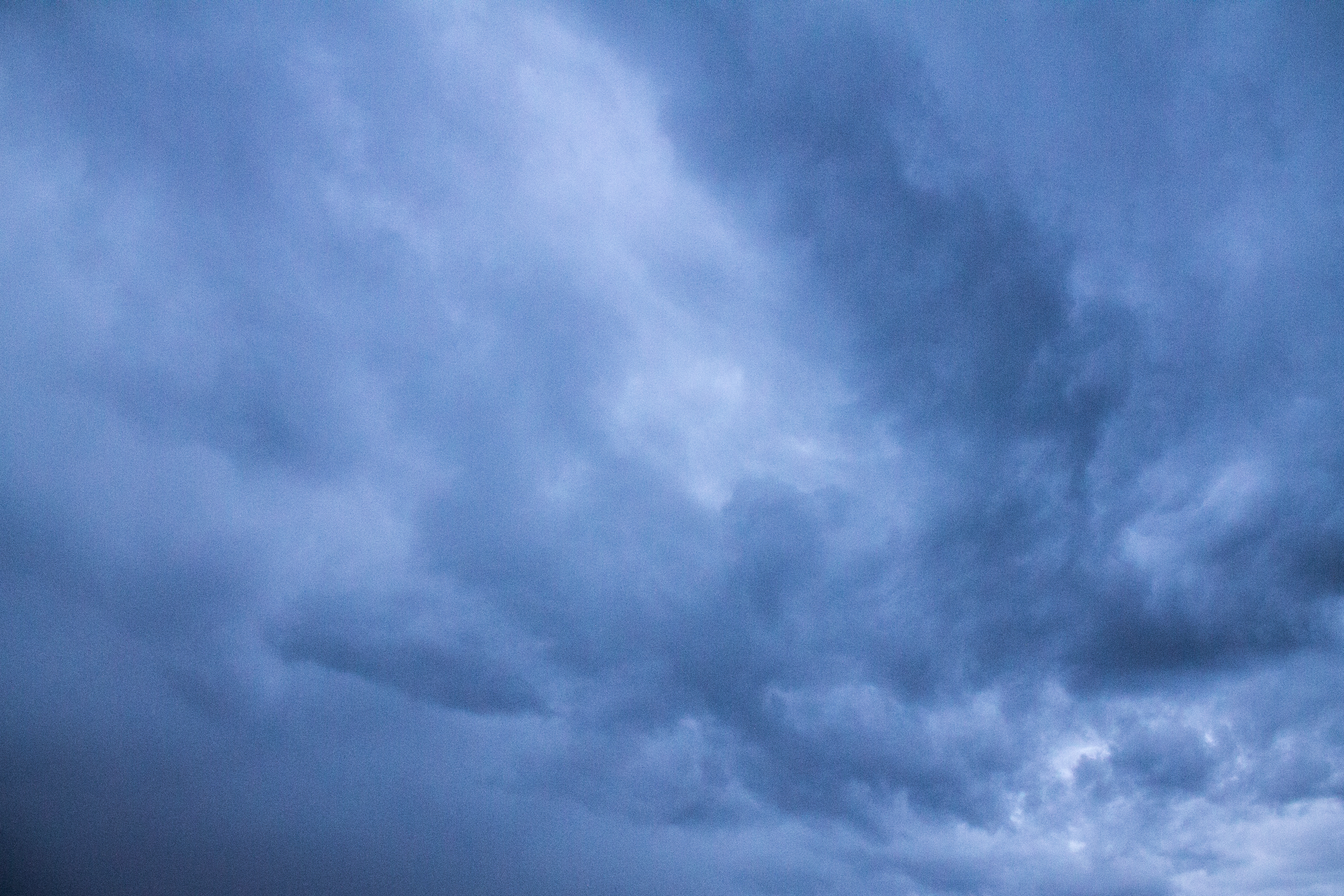 Sade- ja ukkoskuuroja muodostuu laajalti tiistain aikana koko Suomessa ...