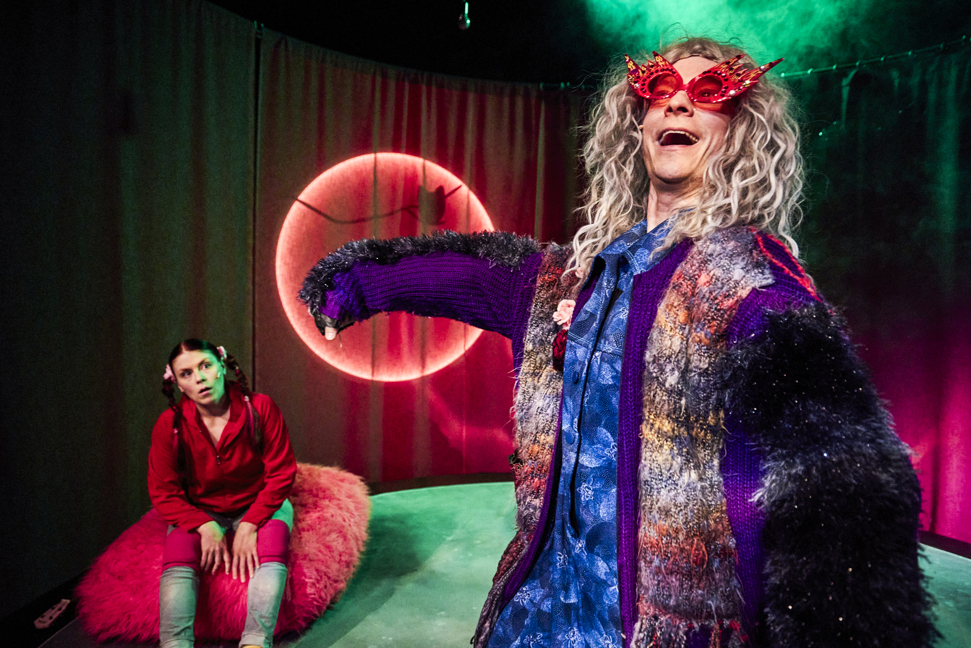 Teatteriarvio: Pirteä Punis ja säkenöivä susi rokkaavat Rovaniemen ...