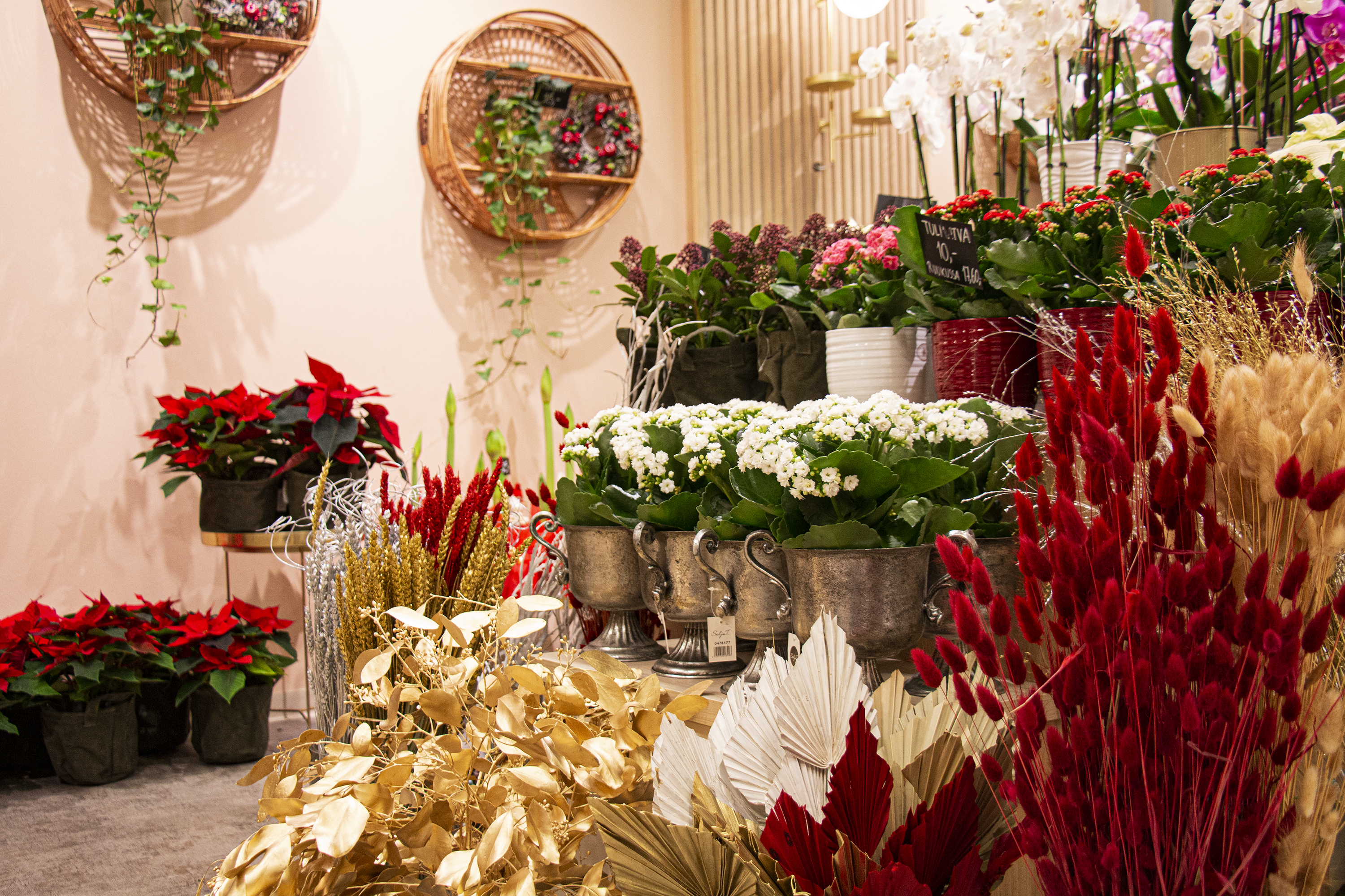 Kukkakaupassa eletään nyt vuoden kiireisimpiä viikkoja – ”Tässä työssä ...