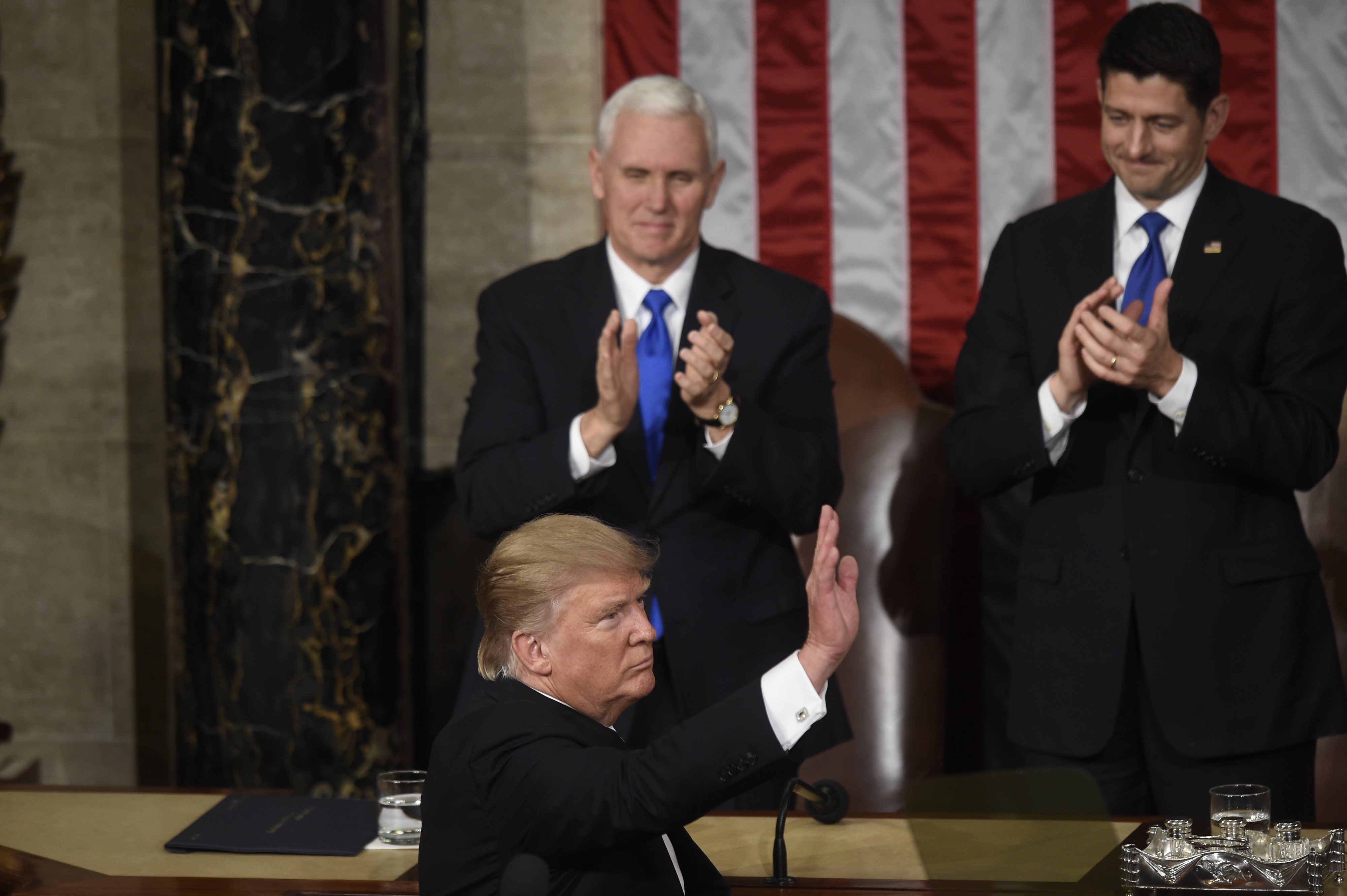 "Amerikka ensin" kaikui Trumpin ensimmäisessä puheessa kongressille ...