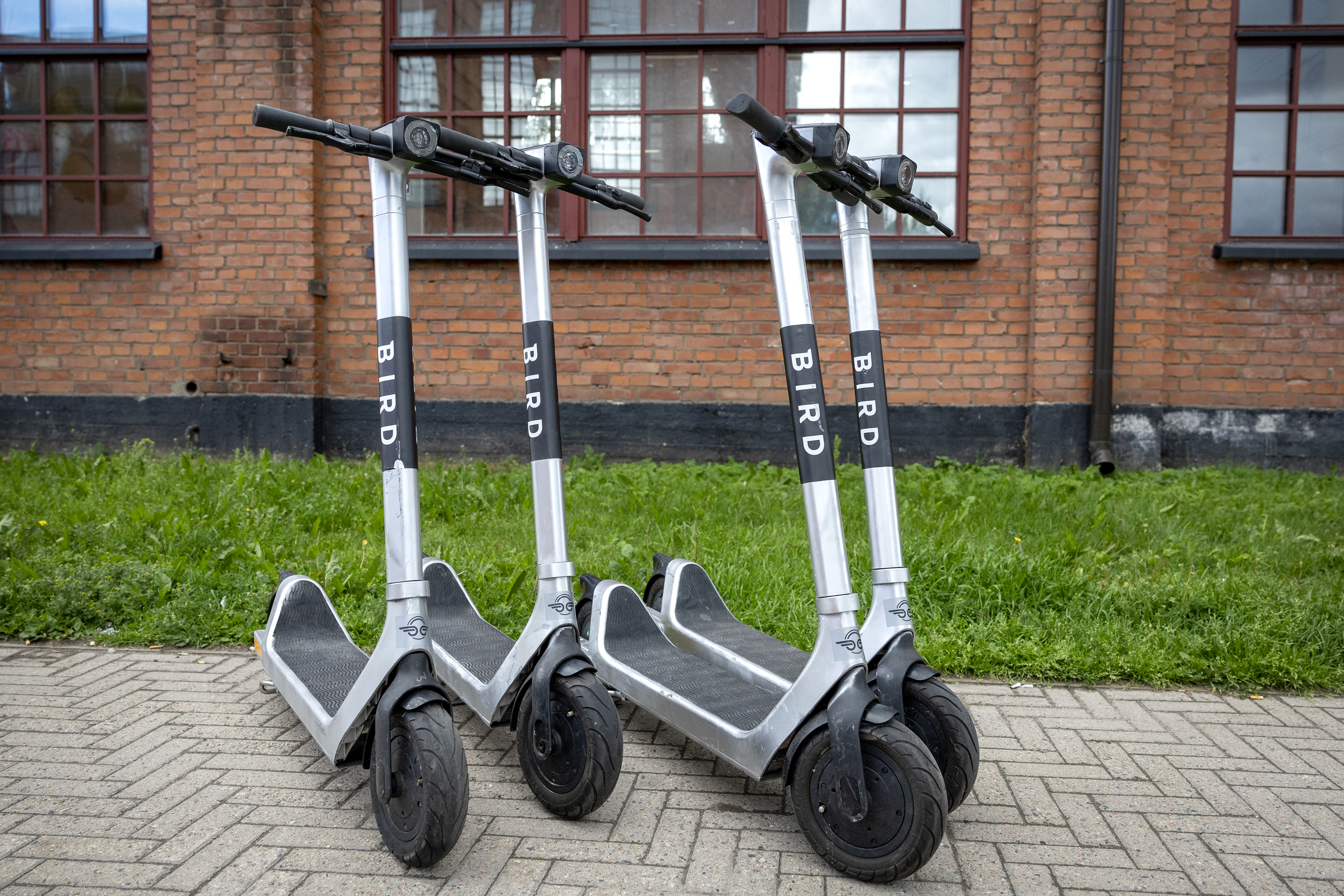 Oulun kaupunki kutsuu sähköpotkulautafirmat yhteiseen palaveriin, myös ...