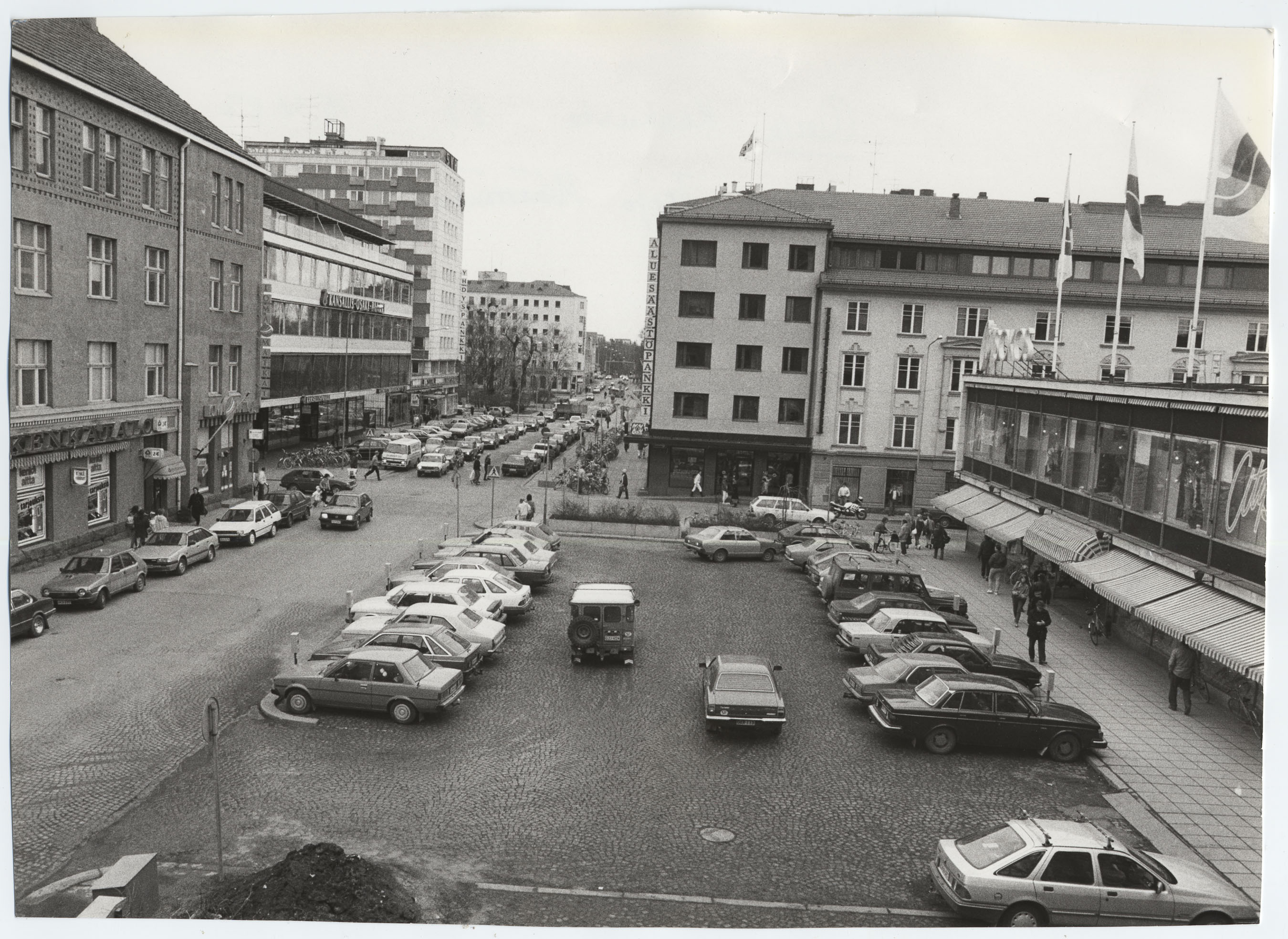Vanhat kuvat: City-tavaratalo, Anttila, Centrum ja Kela – muistatko ...