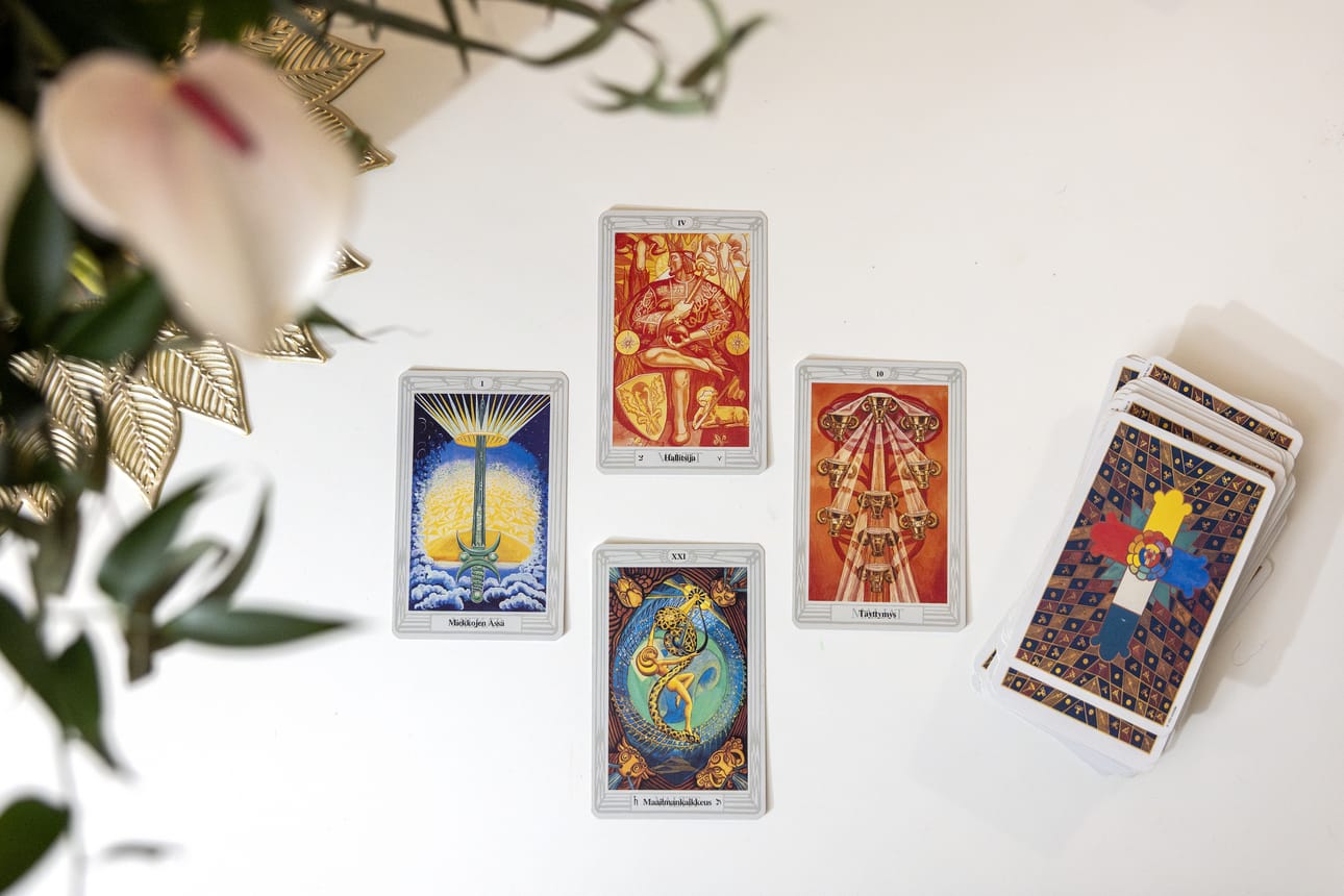 Lea-Sesilia Ljokkoi on kristitty, joka harrastaa tarot-kortteja – pappi ...