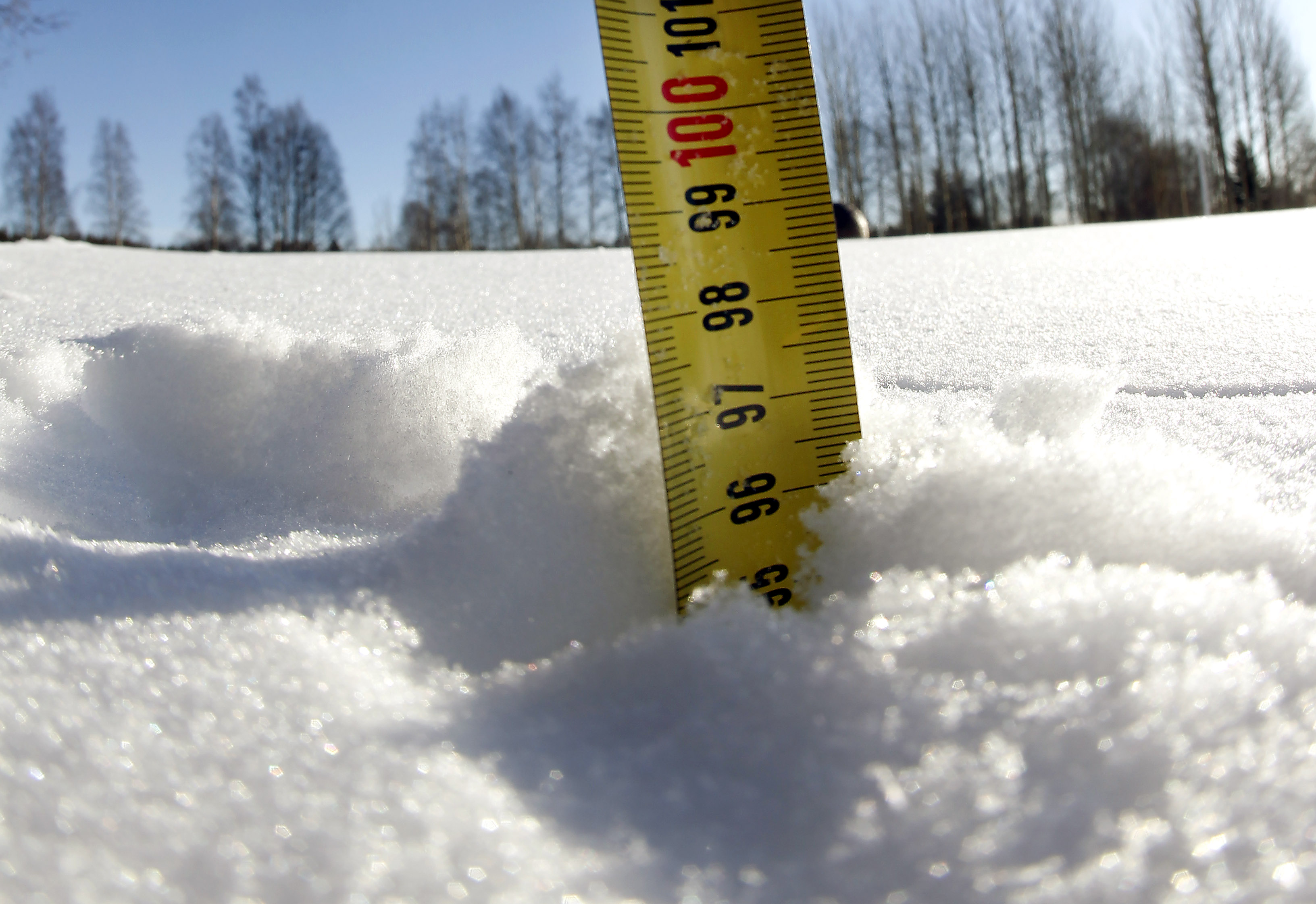 Kittilän Kenttärovassa lunta on 110 senttiä, metri meni rikki myös ...