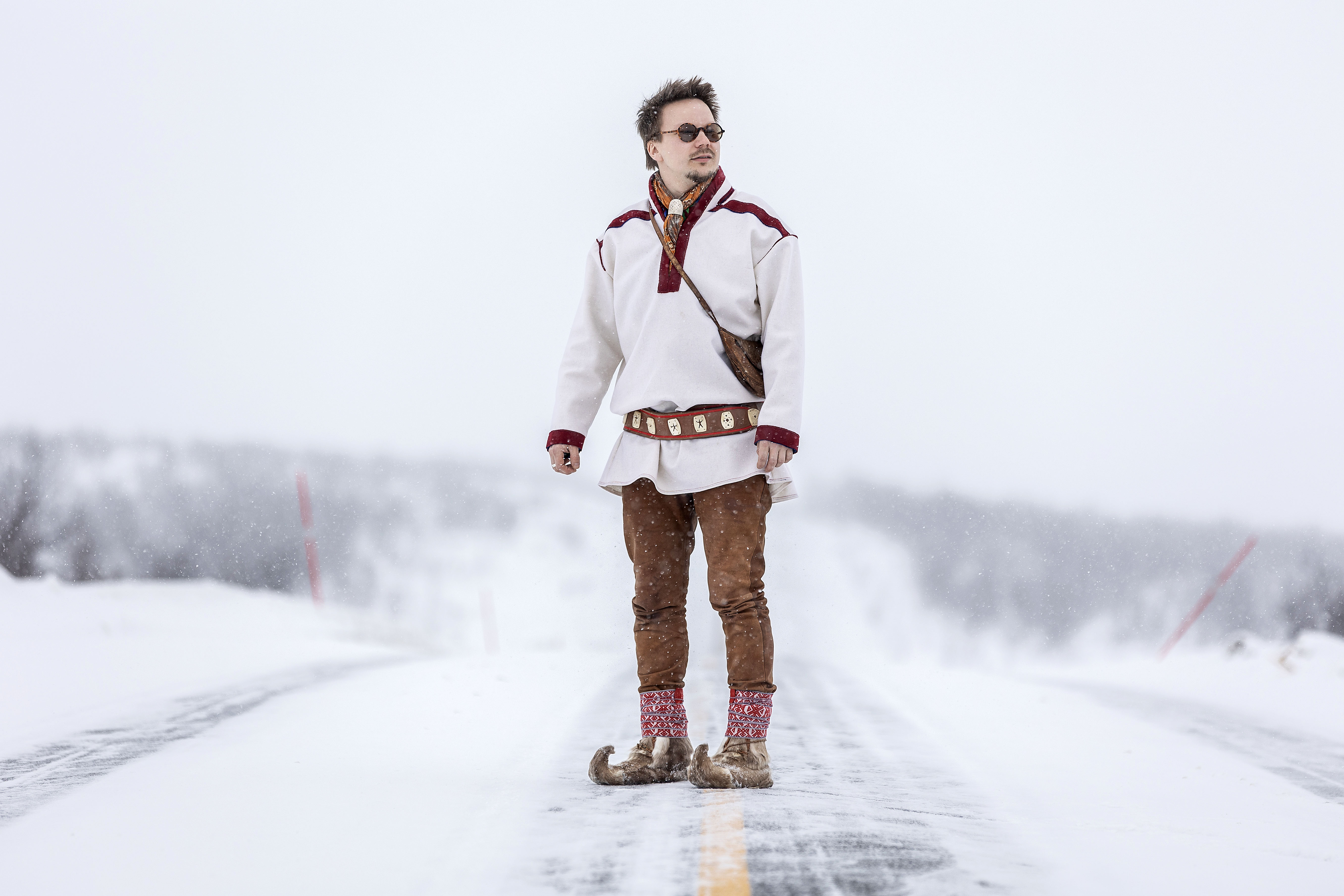 Niillas Holmberg, 33, on veden rannan saamelainen, jonka elämäntehtävä ...