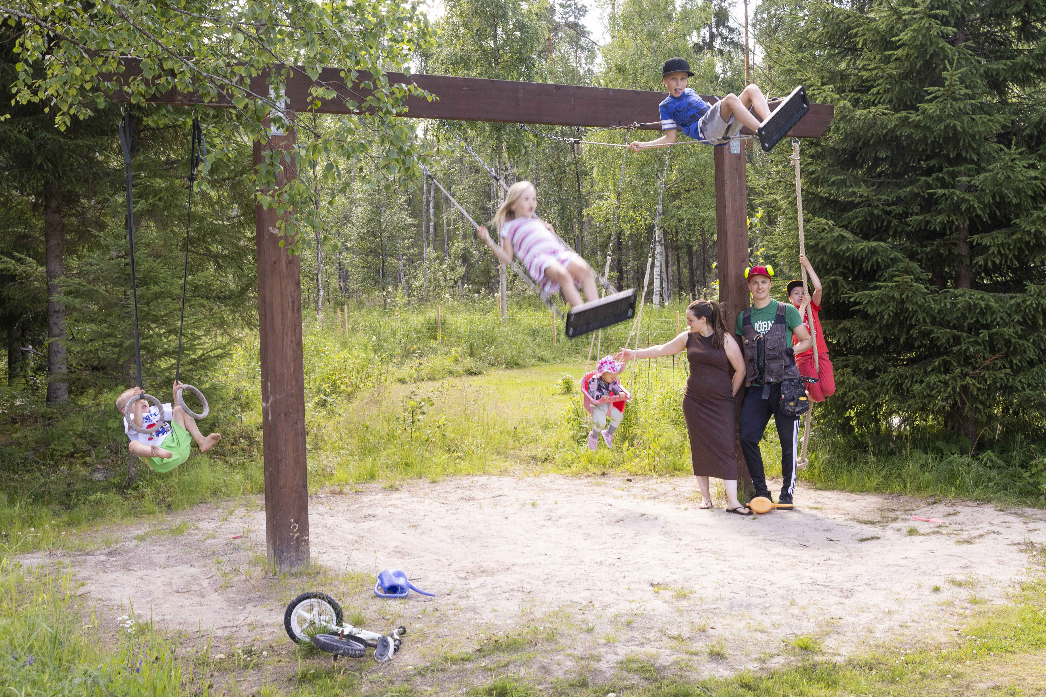 Heti Ritaharjun takana on maalaiskylä, jonka nimestä ei päästä ...